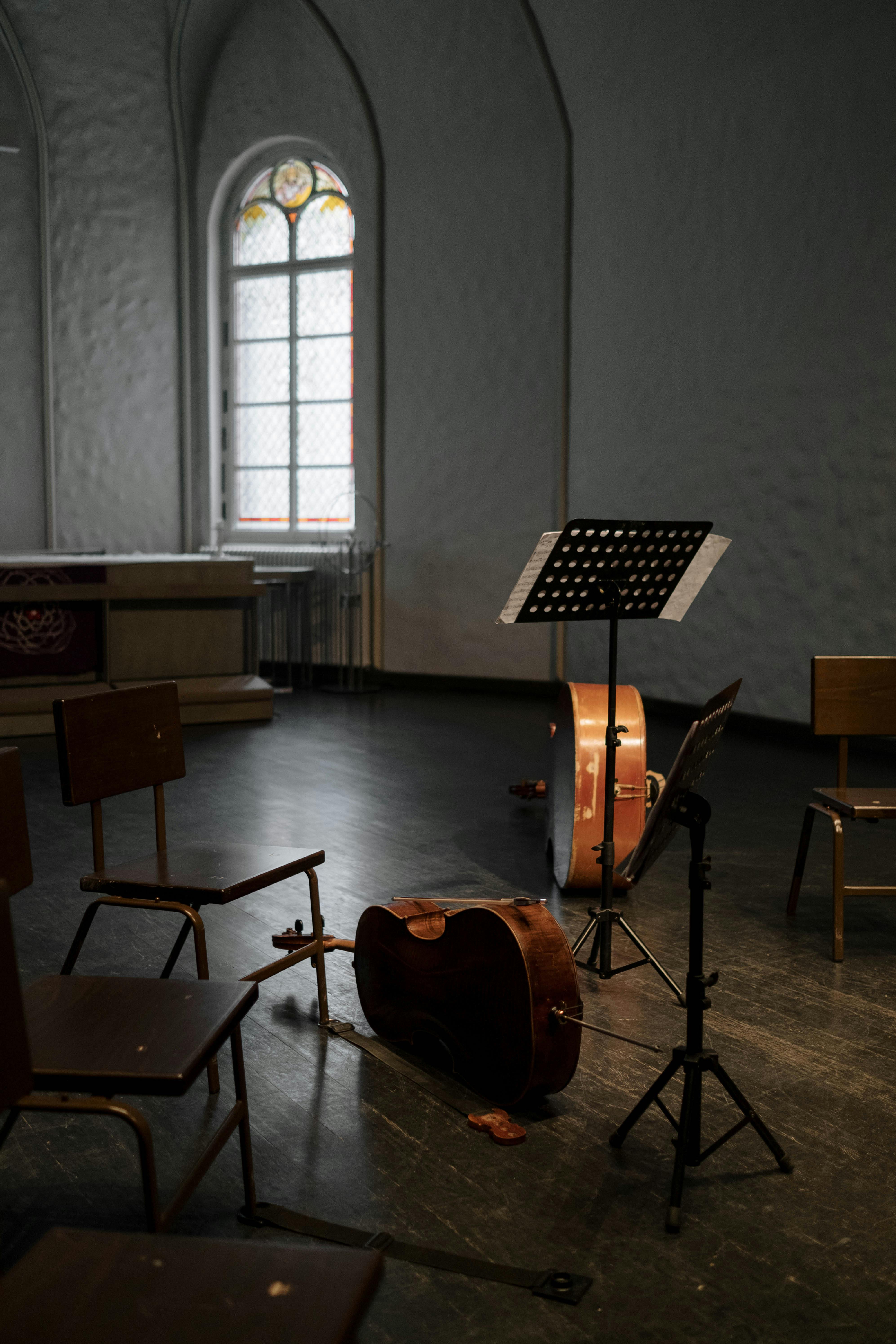 Brown Cello on the Floor · Free Stock Photo