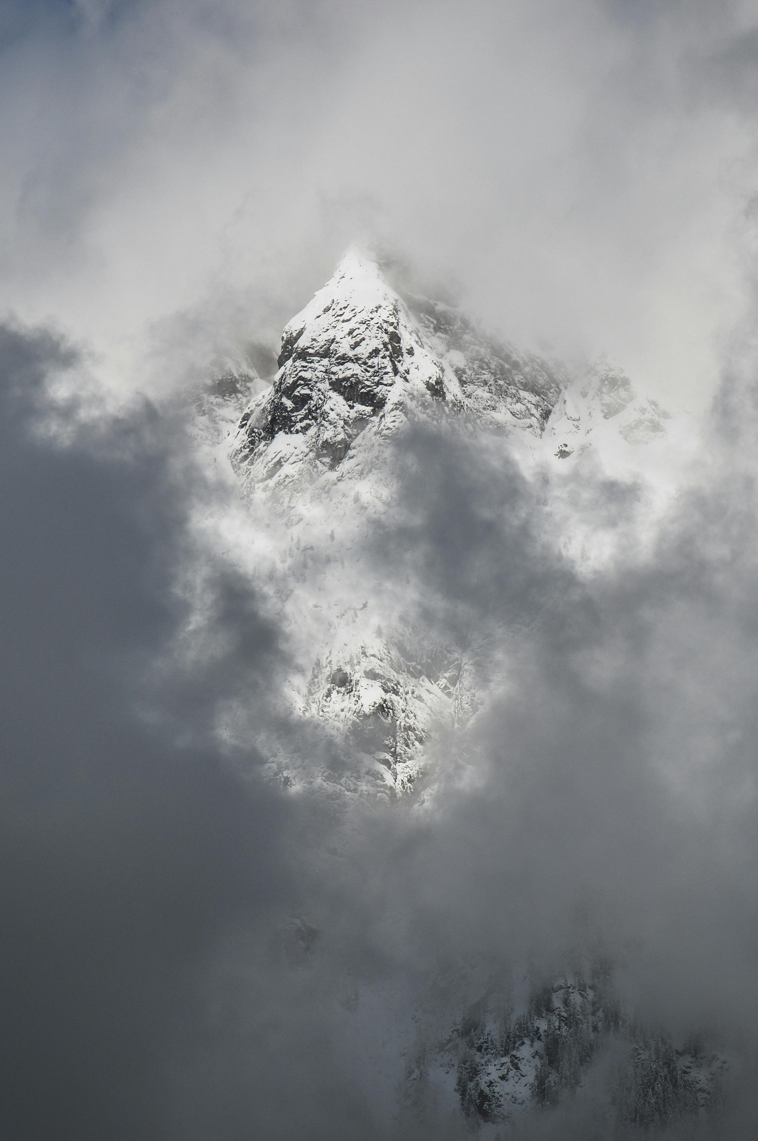 Snowy mountain covered with mist · Free Stock Photo