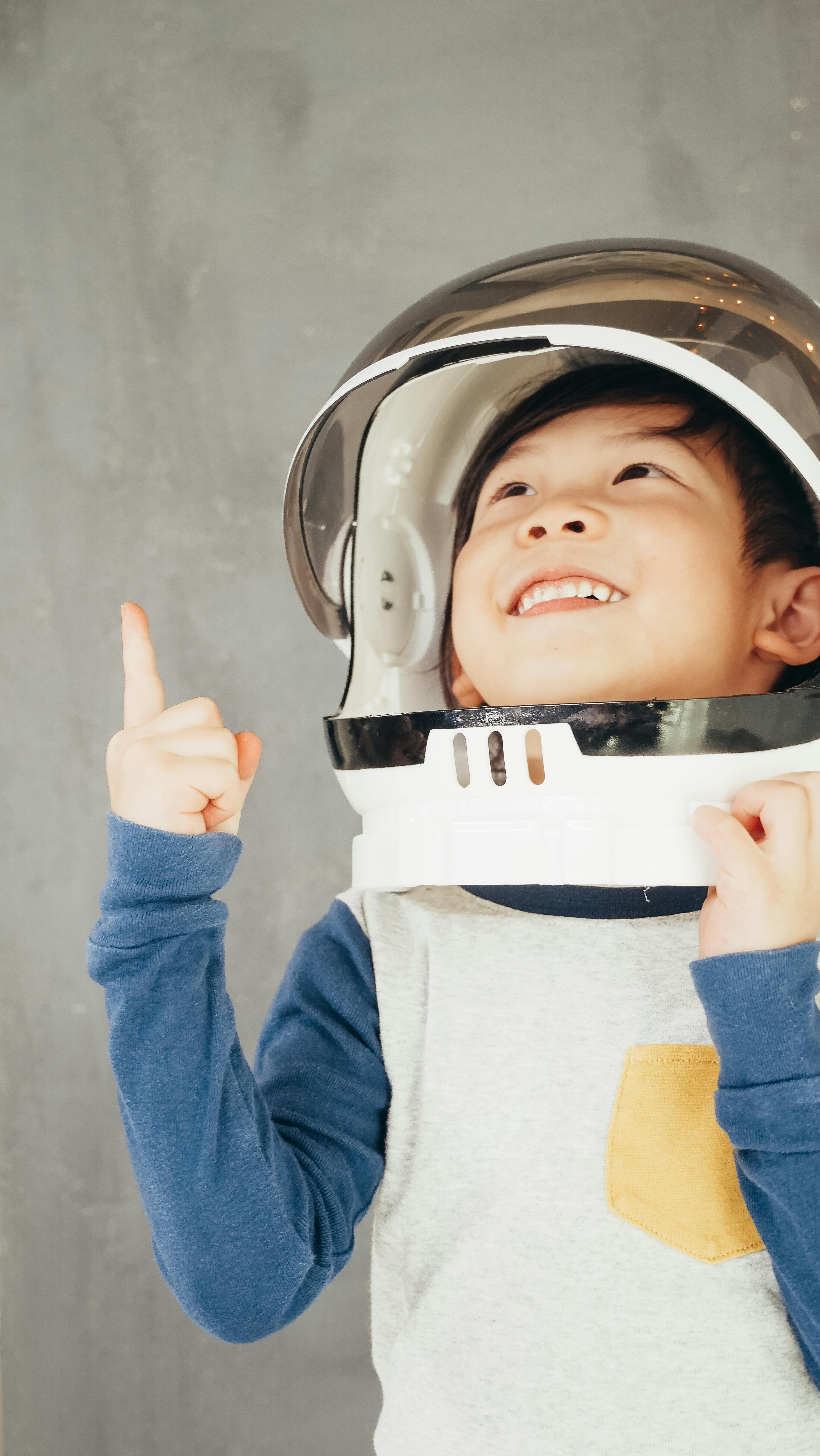 Astronaut Pointing To Earth Photos, Download The BEST Free Astronaut ...