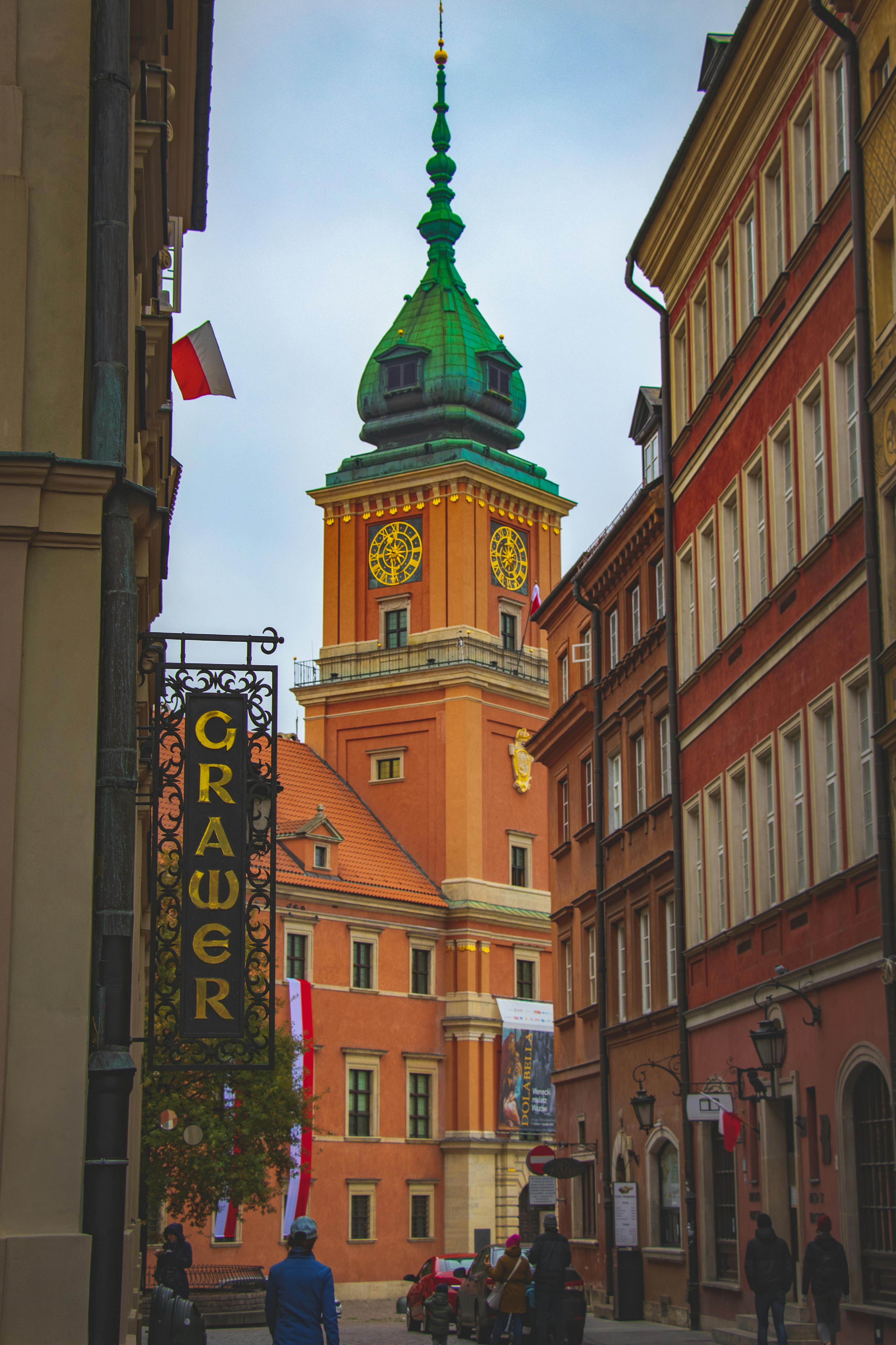 Clock on Tower · Free Stock Photo