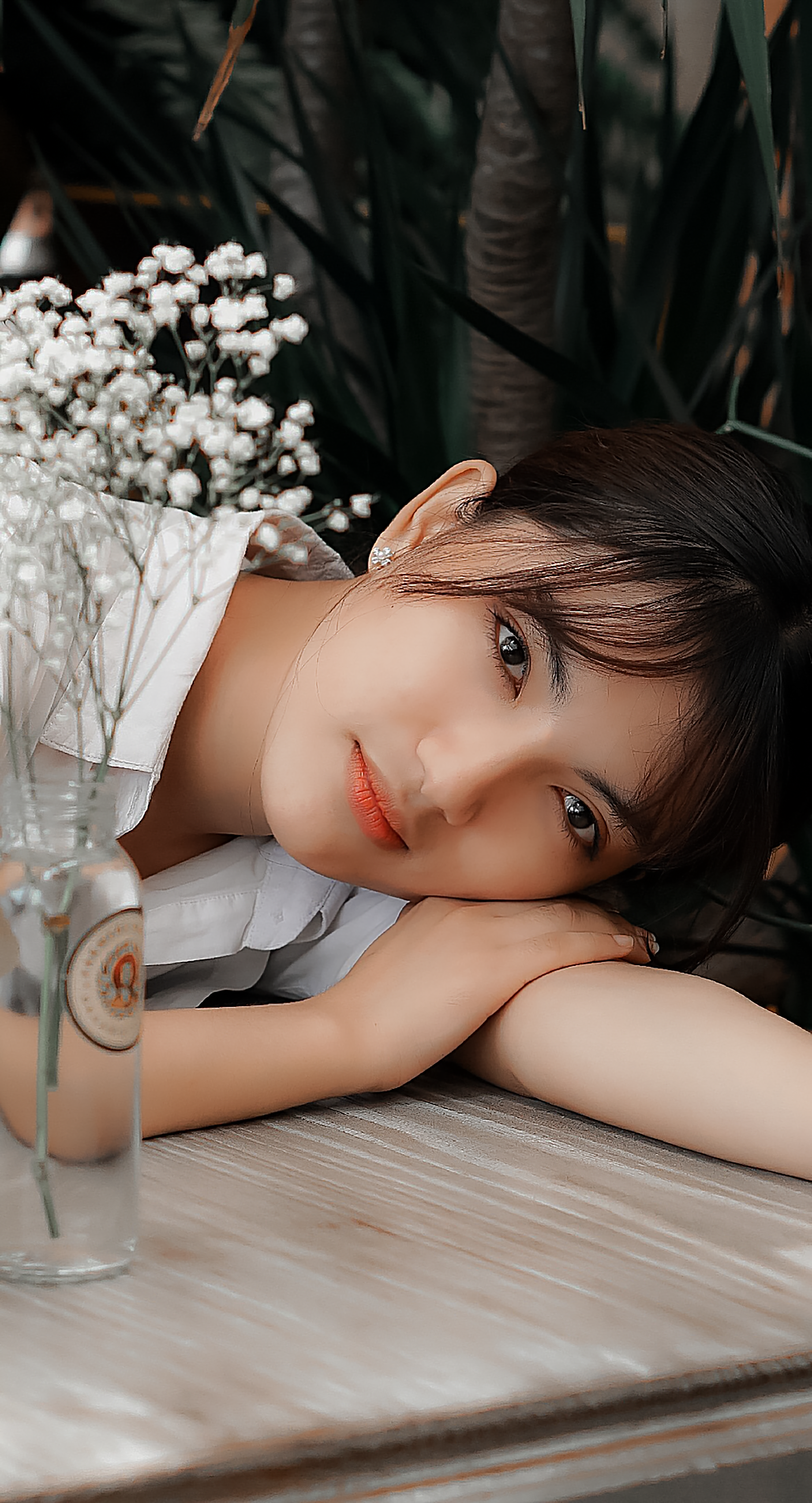 Close-Up Shot of a Pretty Woman · Free Stock Photo