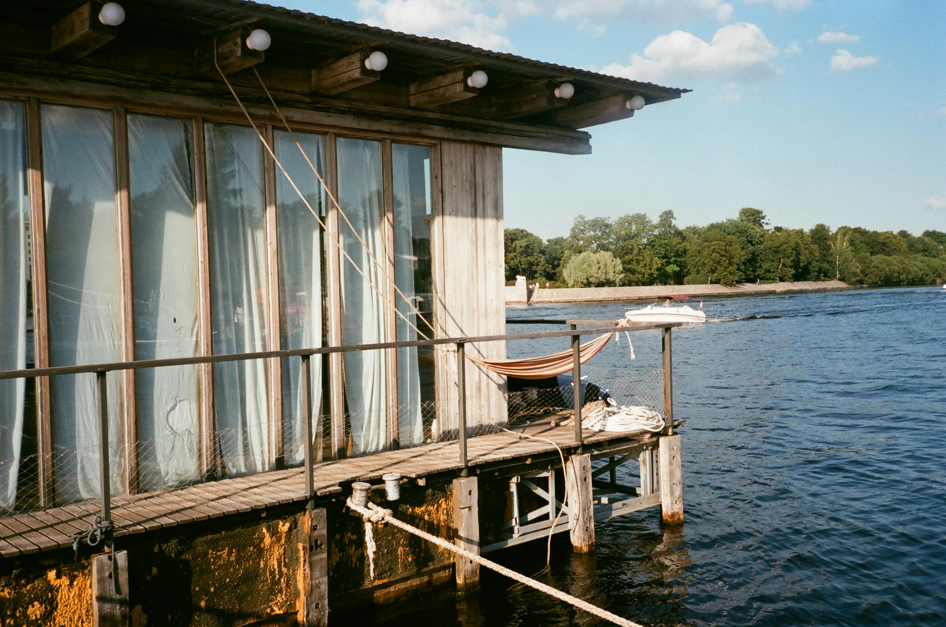 A House Beside a River · Free Stock Photo