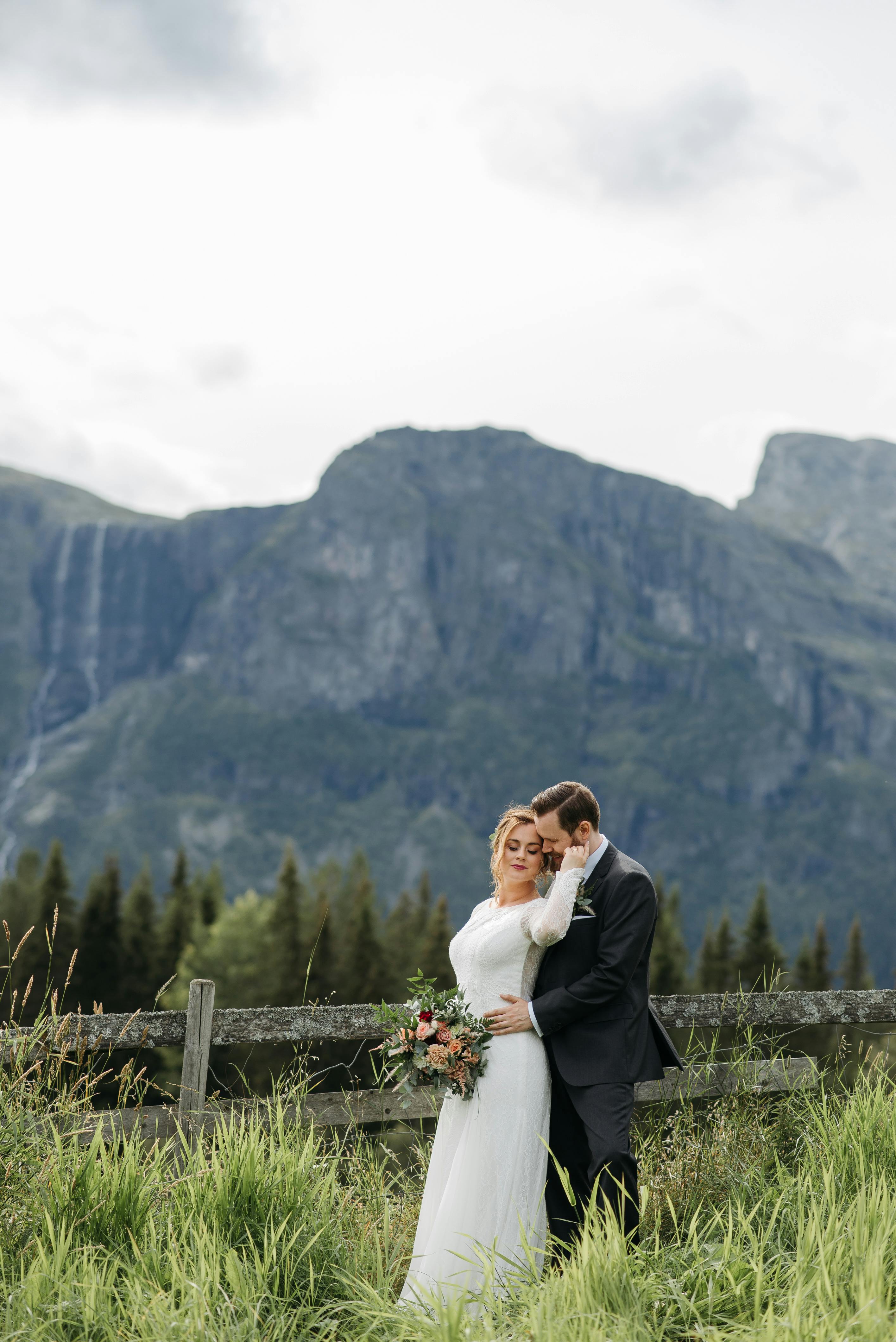 Flower And Sky Pic Couple In Background Photos, Download The BEST Free ...