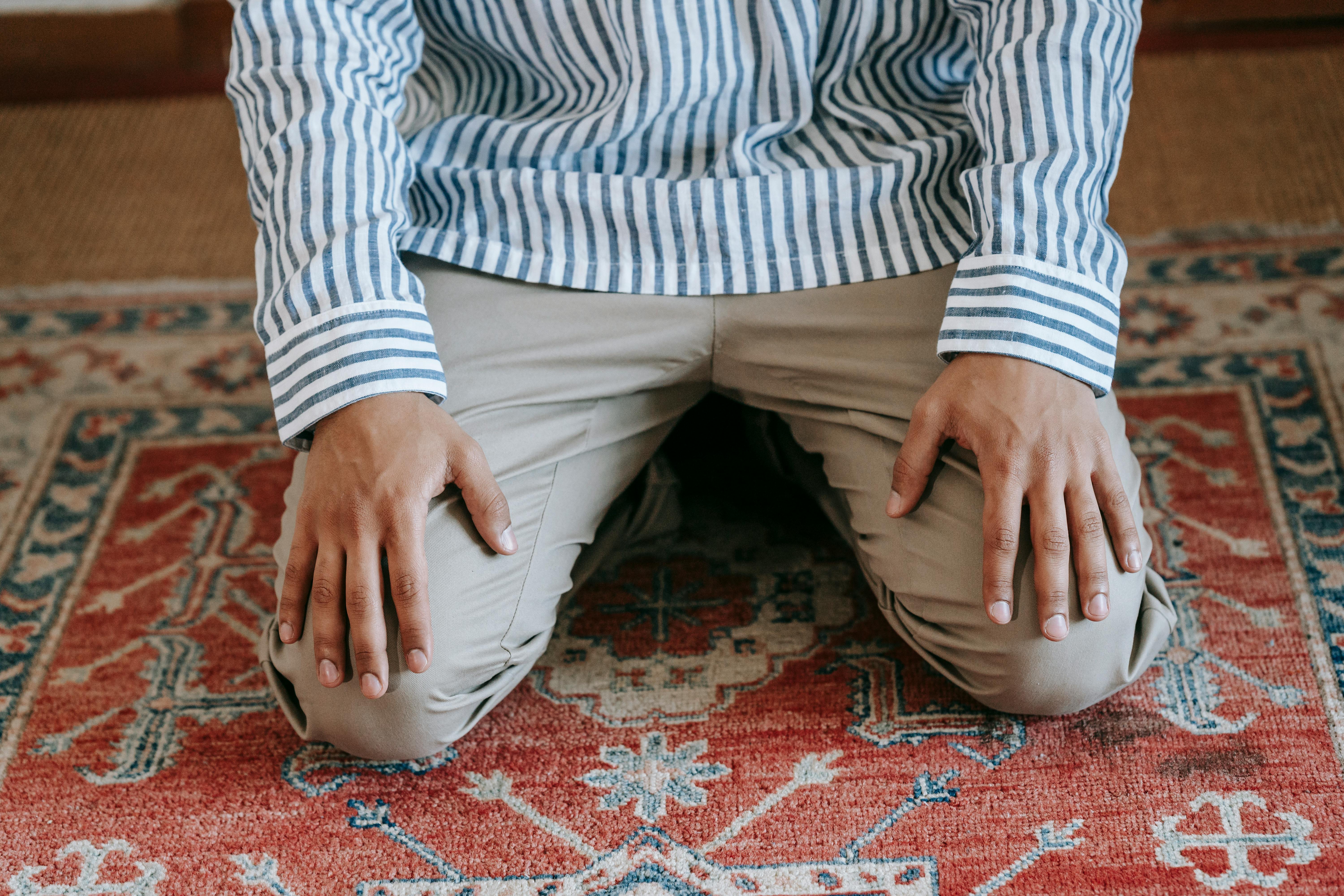 Man Kneeling on The Rug · Free Stock Photo