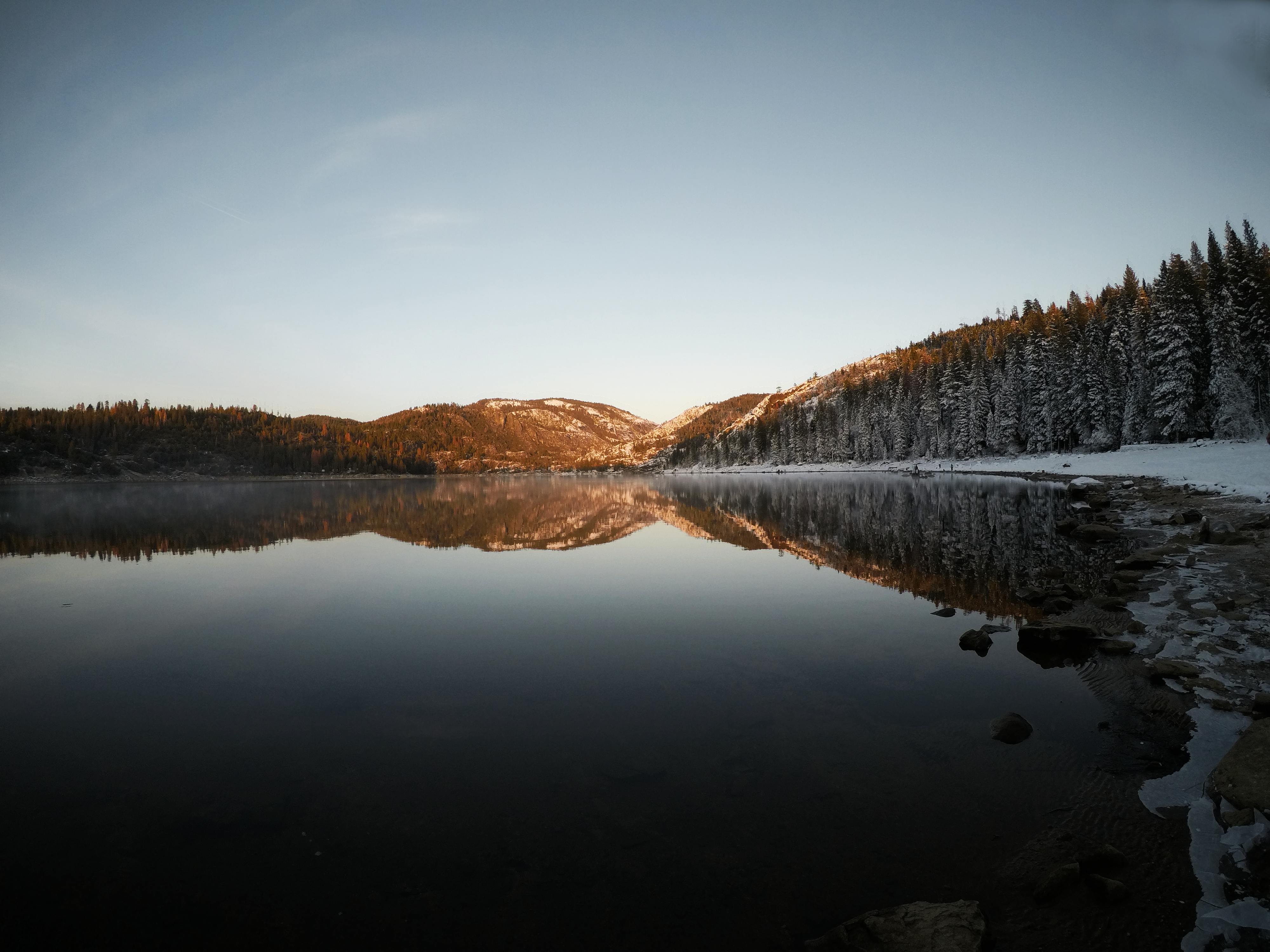 Reflection of Mountain and Trees on Body of Water · Free Stock Photo