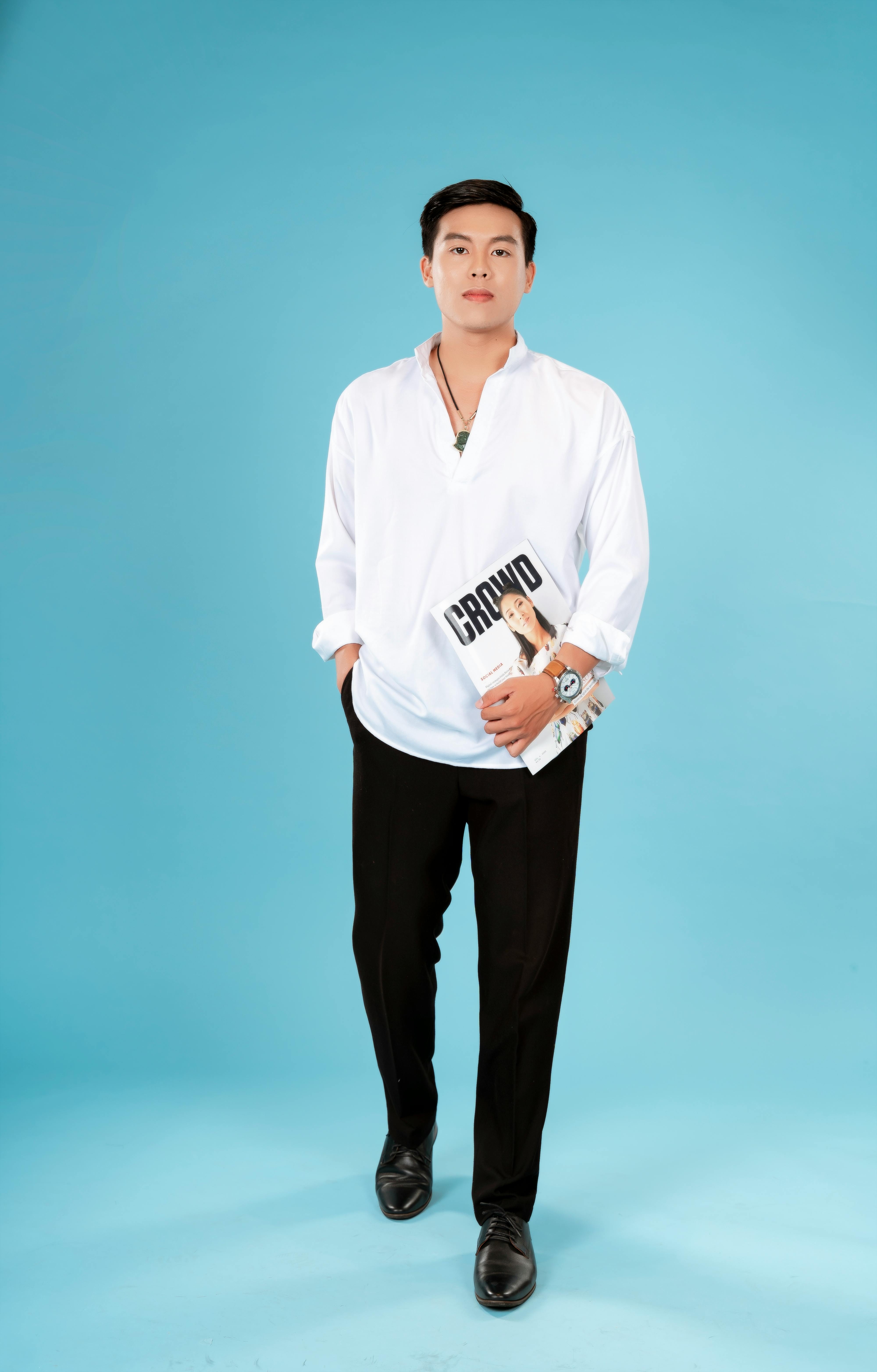 A Man Carrying a Magazine · Free Stock Photo