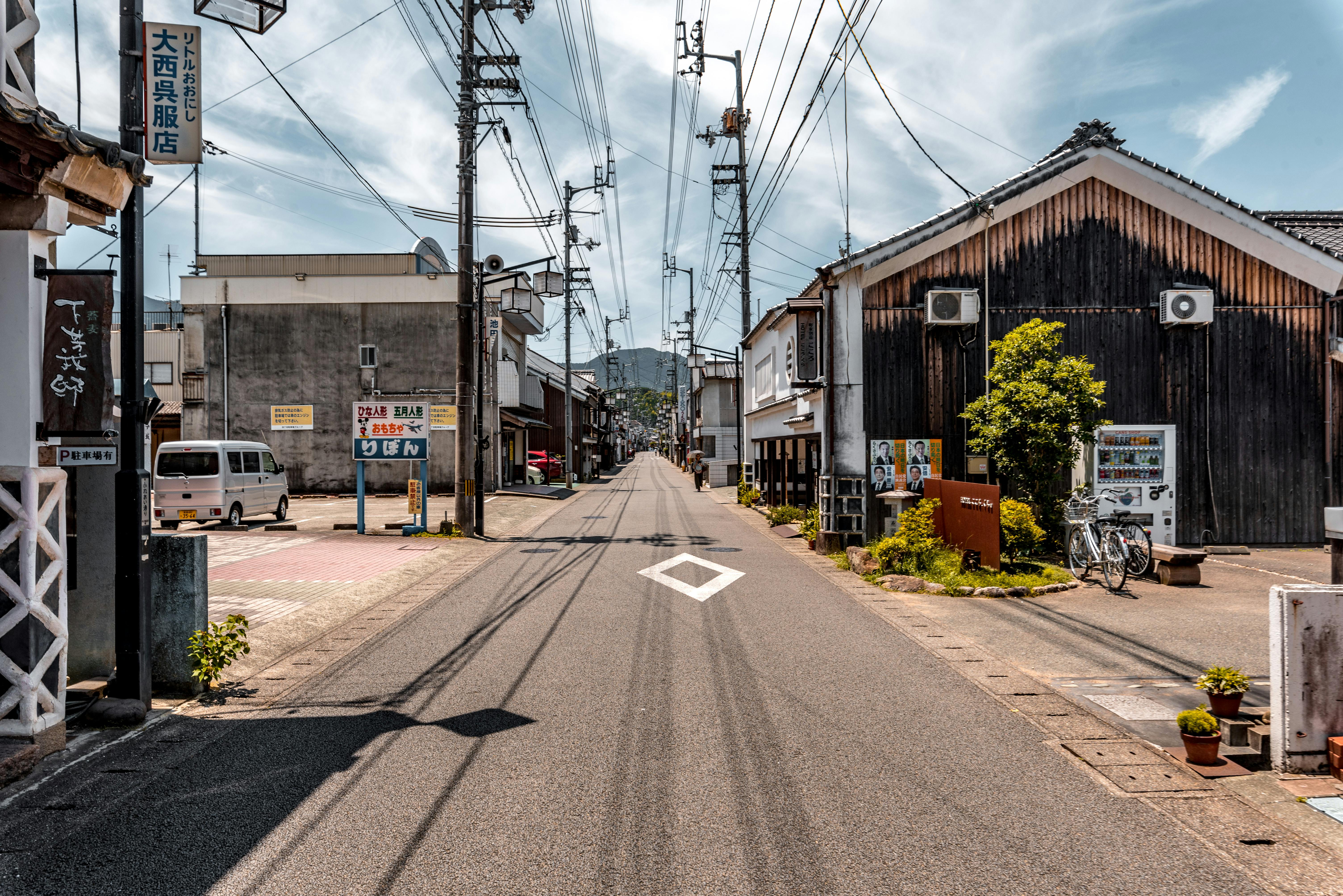 Empty Road between Old Houses · Free Stock Photo