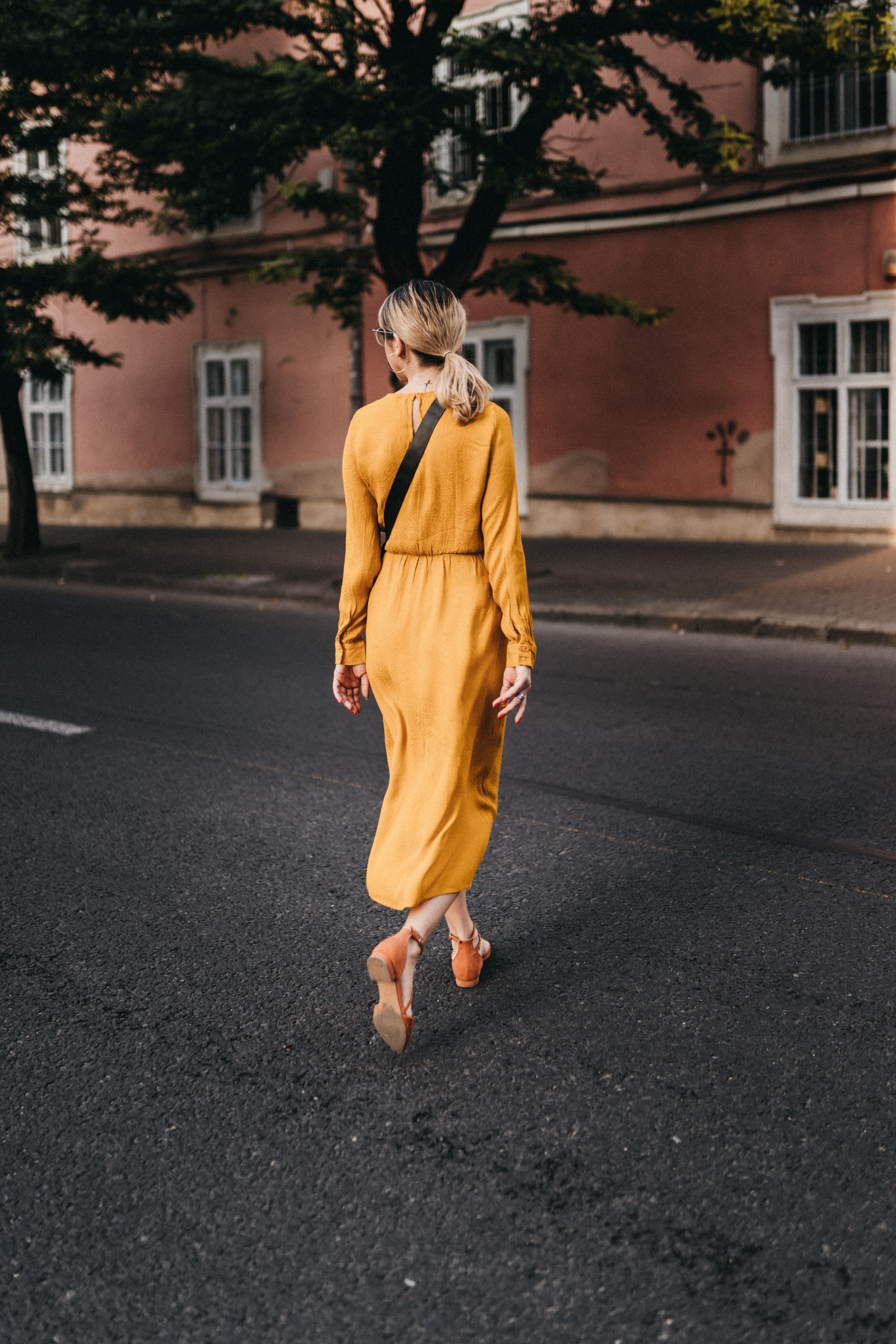 Lady In Yellow Dress Photos, Download The BEST Free Lady In Yellow ...