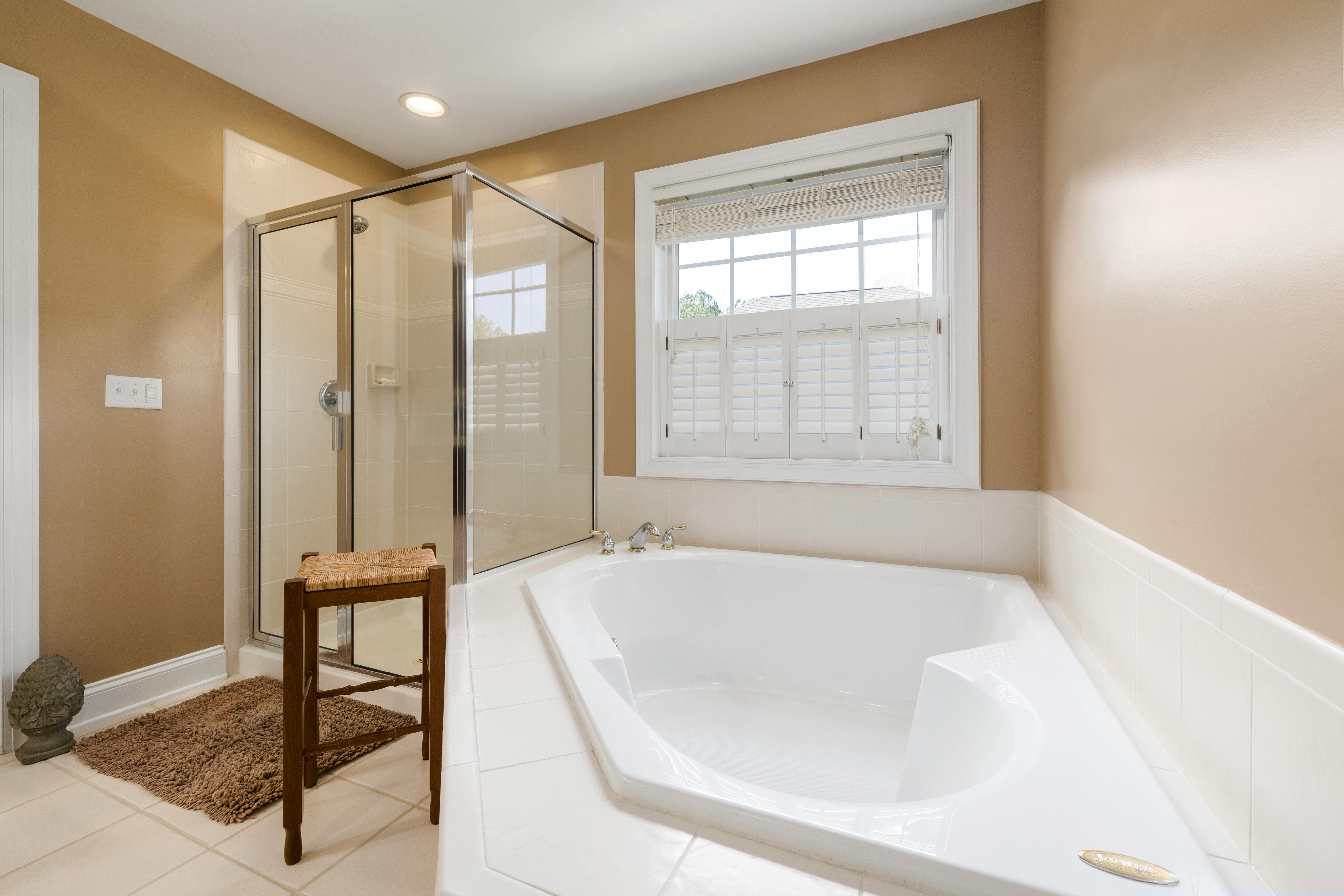 Large White Room Windows Sunlight Photos, Download The BEST Free Large ...
