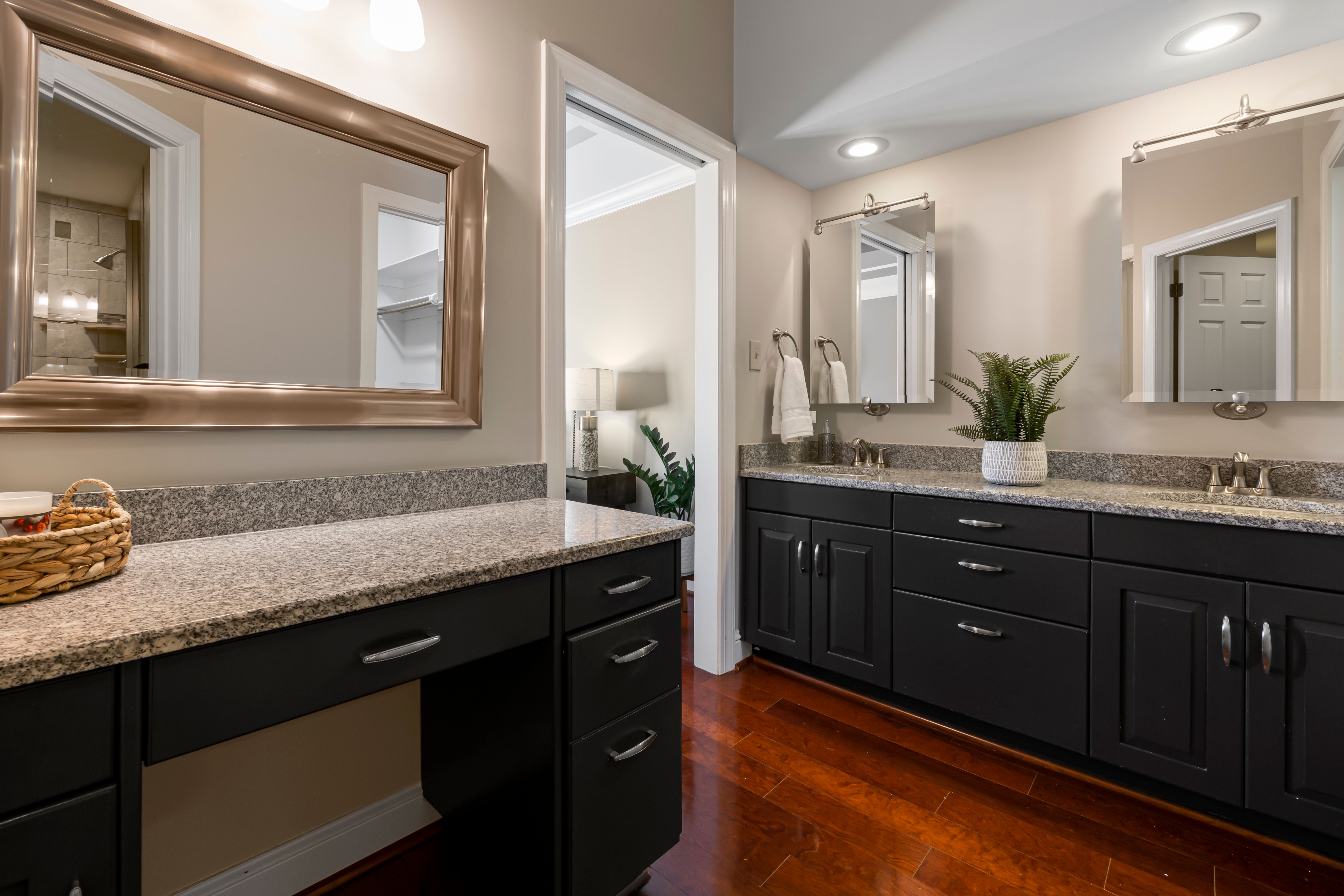 A Mirror Above the Sink · Free Stock Photo