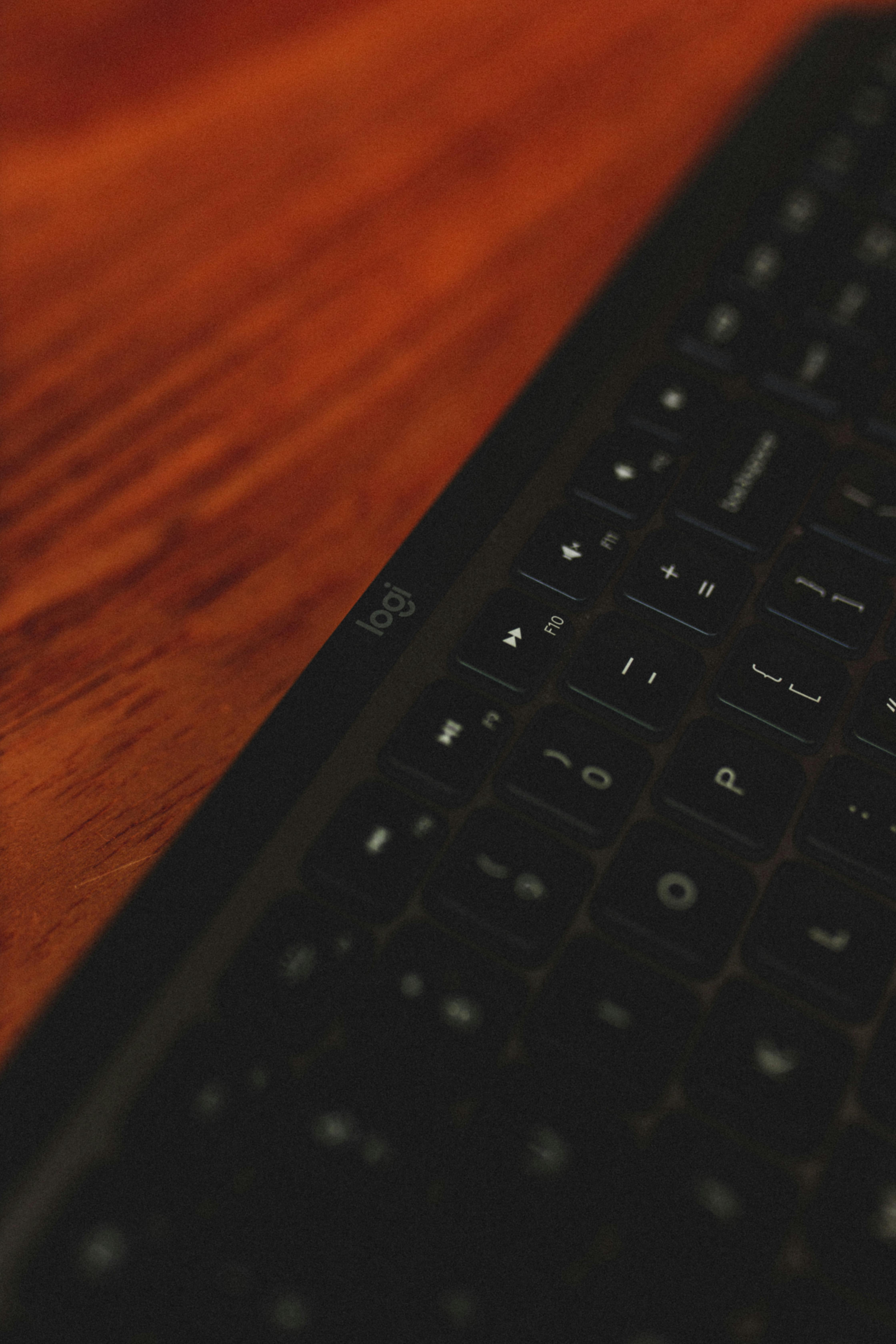 Modern creative keyboard on computer desk · Free Stock Photo