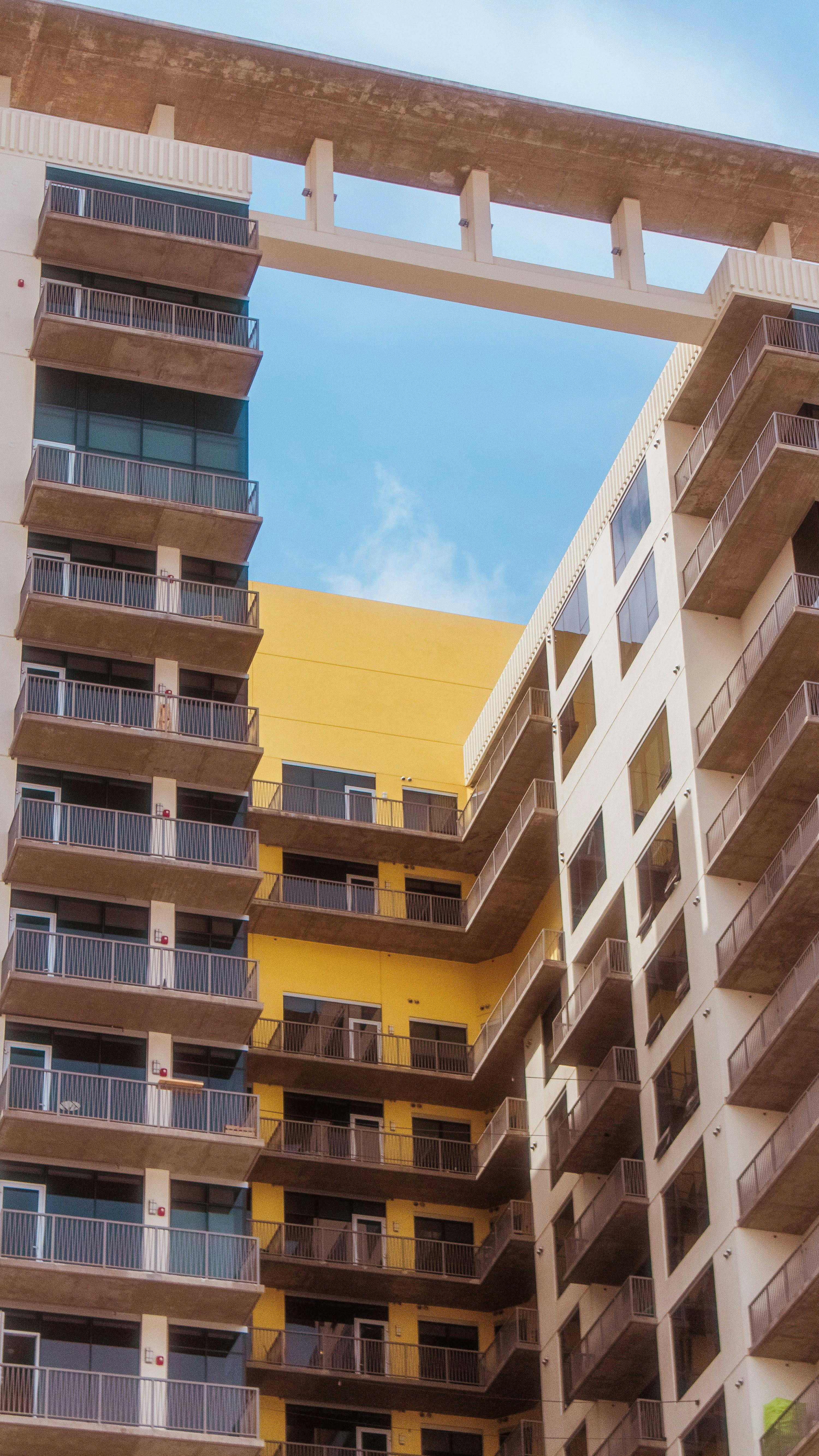 Gray and White Concrete Building · Free Stock Photo