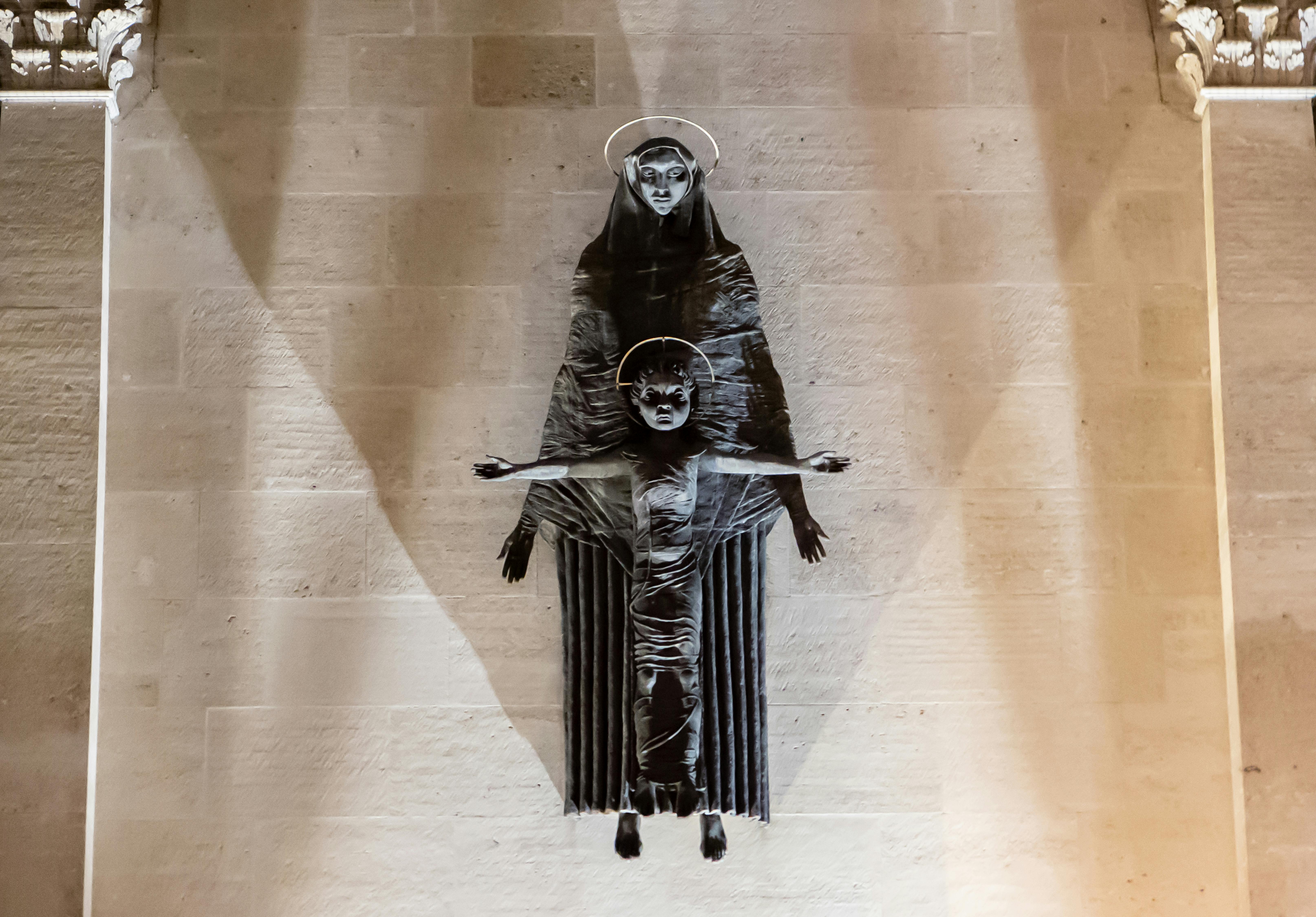 Statue of Virgin Mary and Jesus · Free Stock Photo