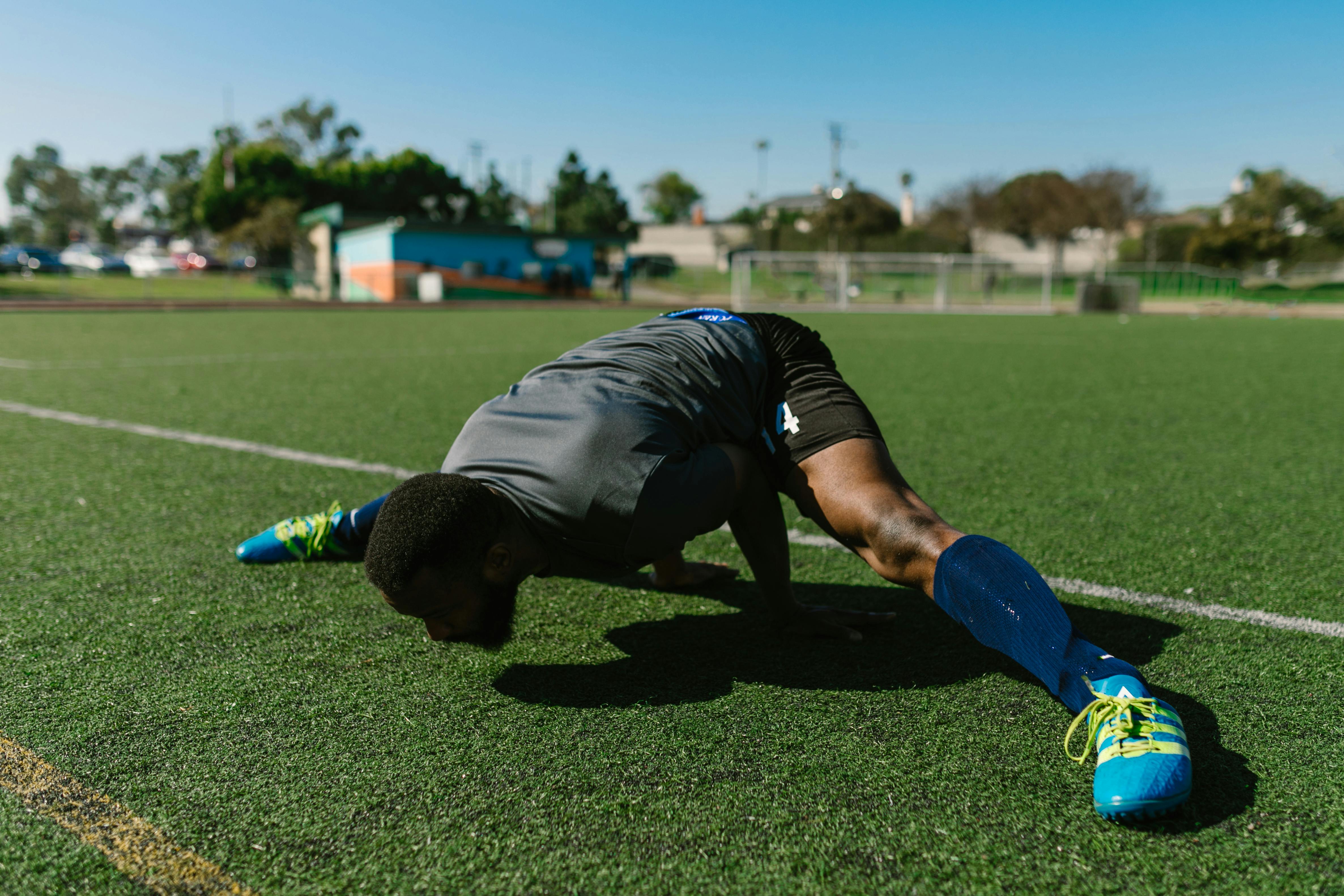 Dynamic Stretching Football Photos, Download The BEST Free Dynamic ...