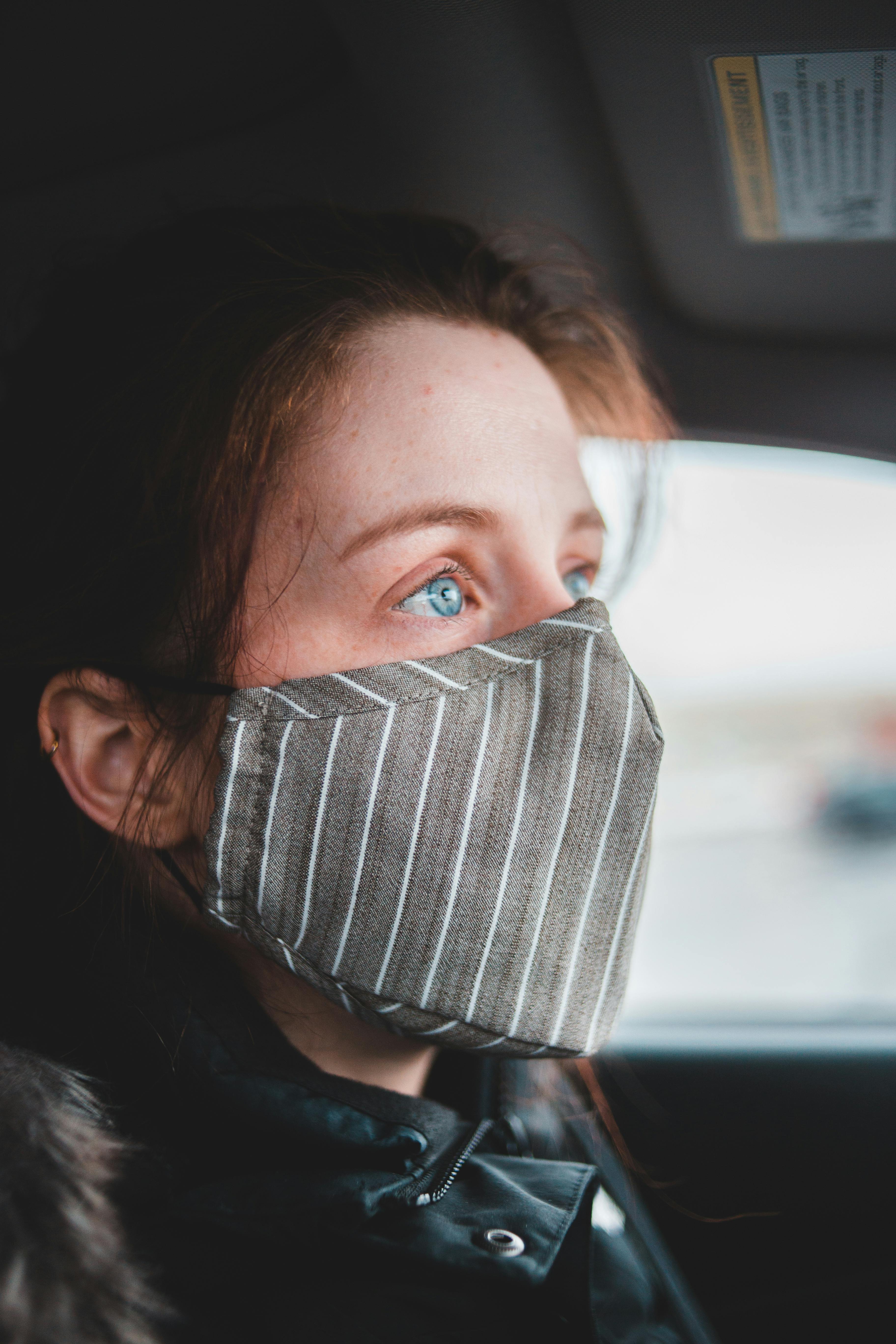 Anonymous driver in car on city street · Free Stock Photo