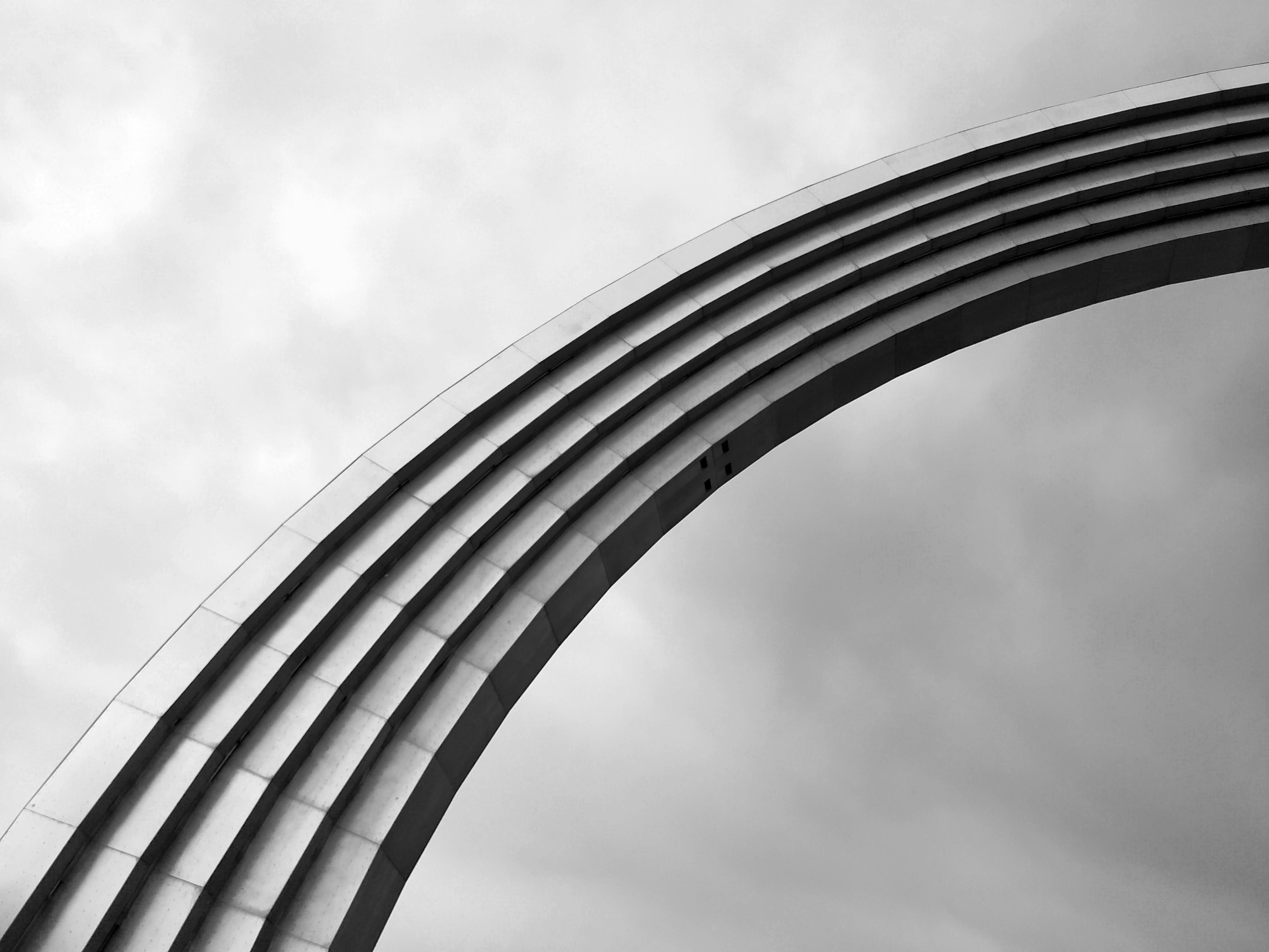 Grayscale Photograph of an Arch · Free Stock Photo