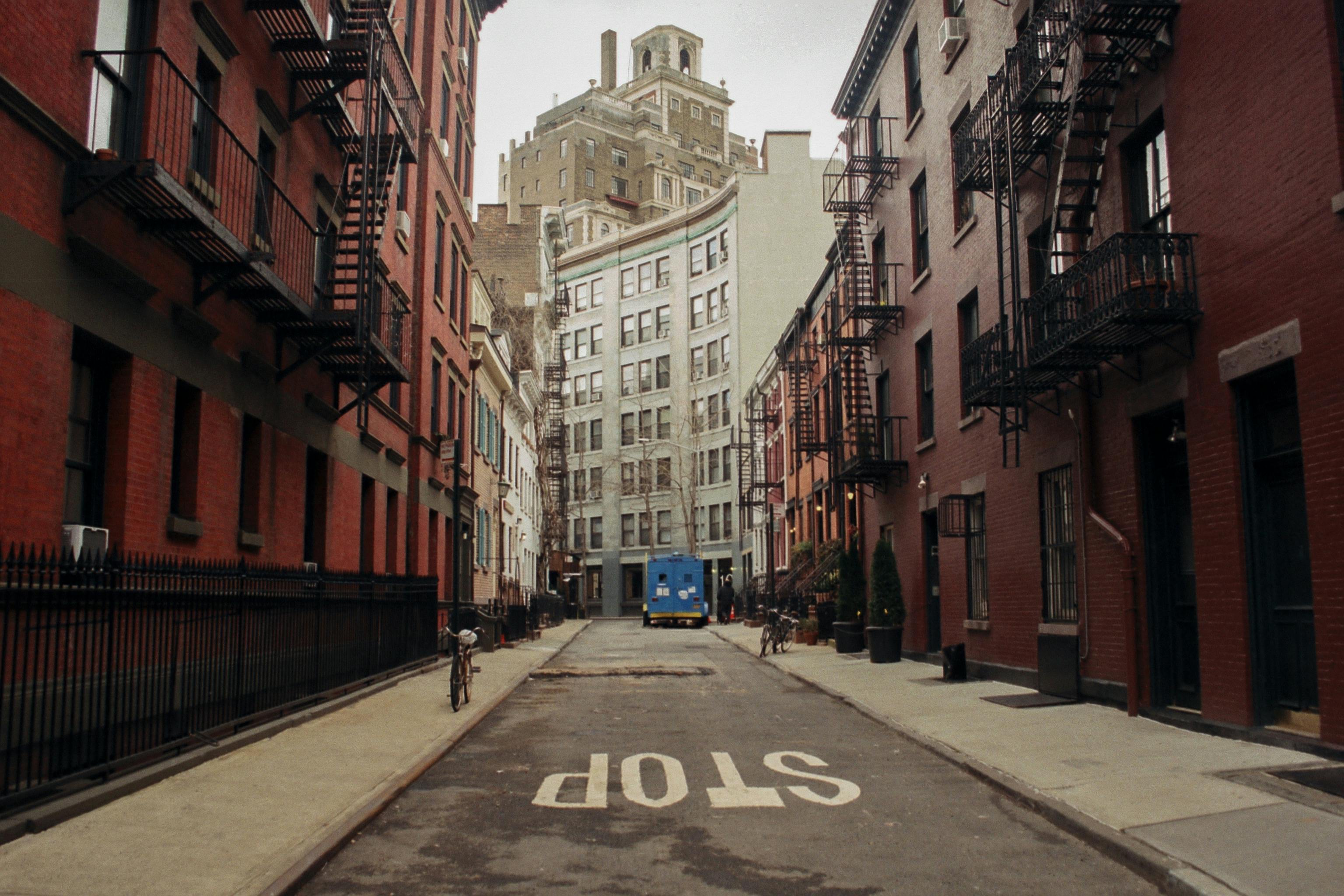 An Alley between Buildings · Free Stock Photo