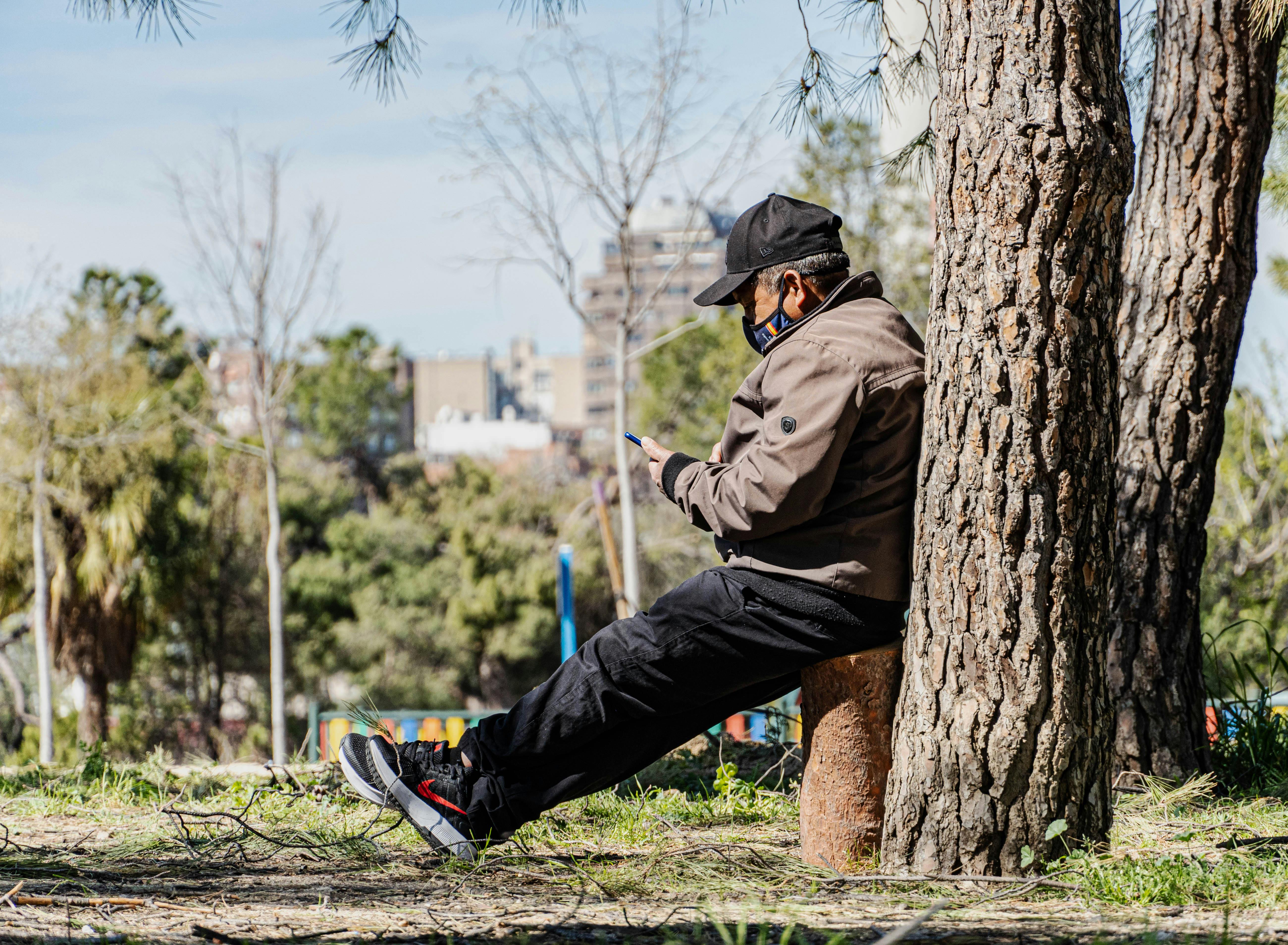 Old Man Sitting Under A Tree Photos, Download The BEST Free Old Man ...
