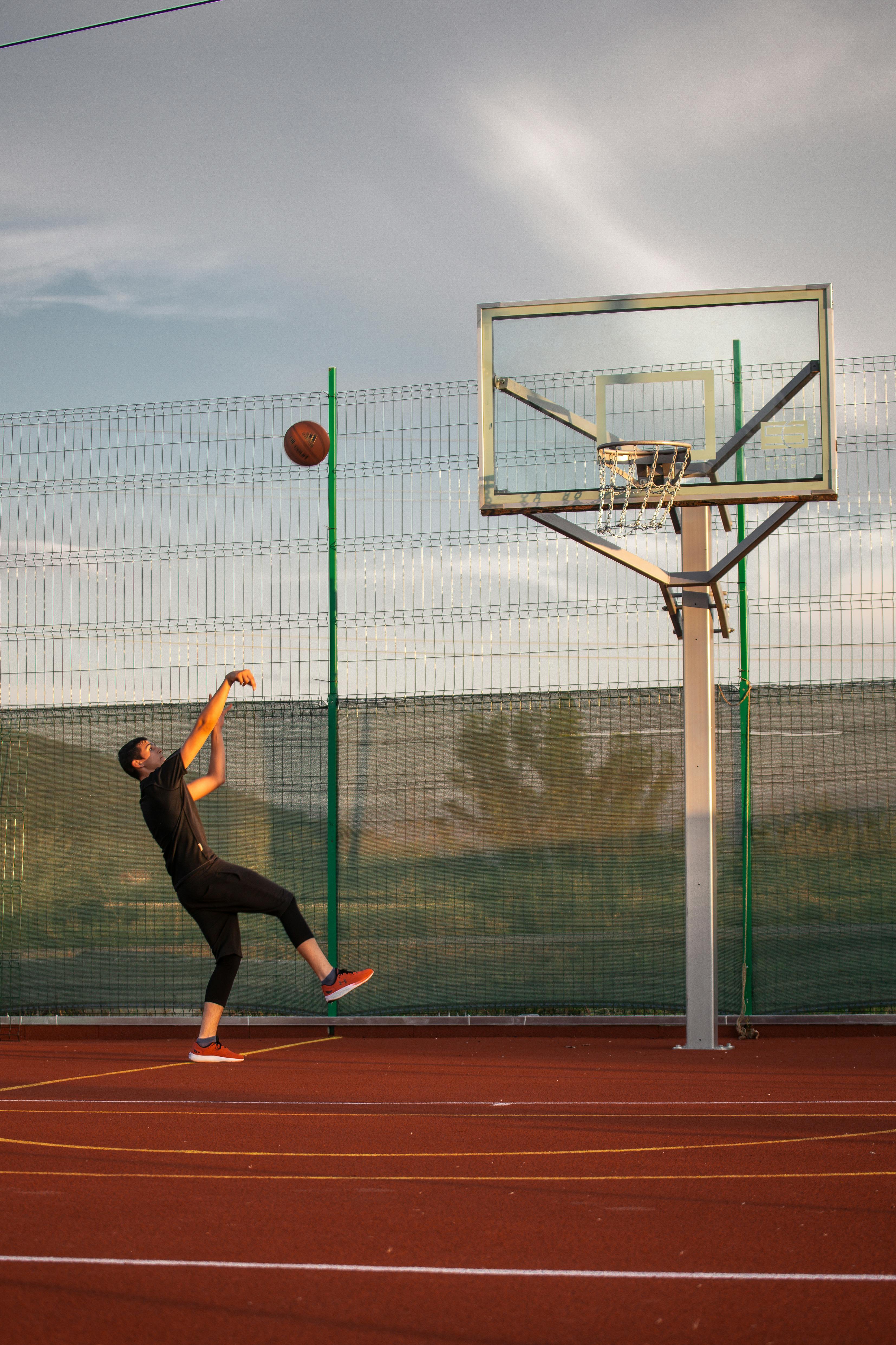 Man Dunking the Ball · Free Stock Photo