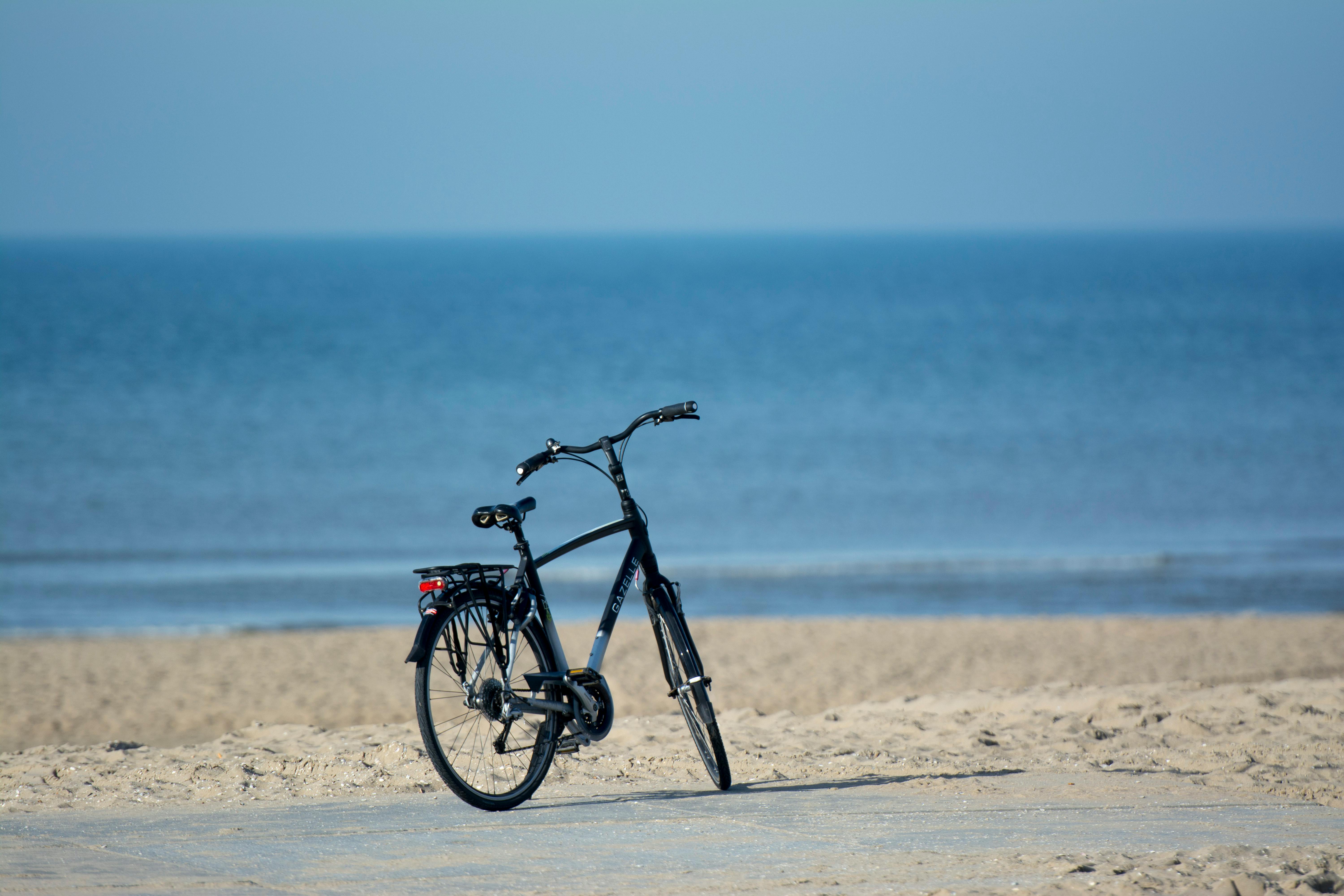 Bike by the Beach · Free Stock Photo
