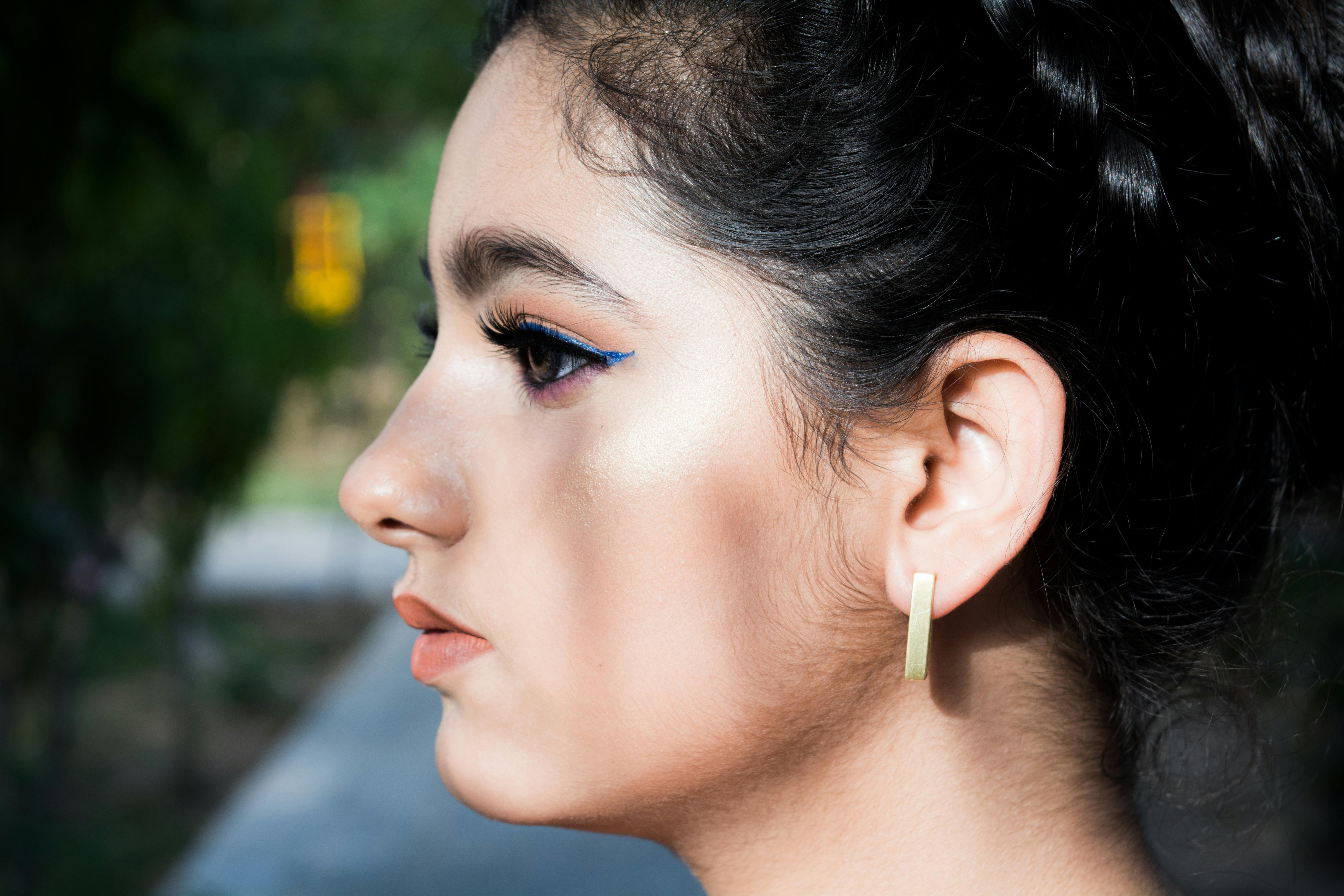 Photo of Woman Facing Right Side · Free Stock Photo