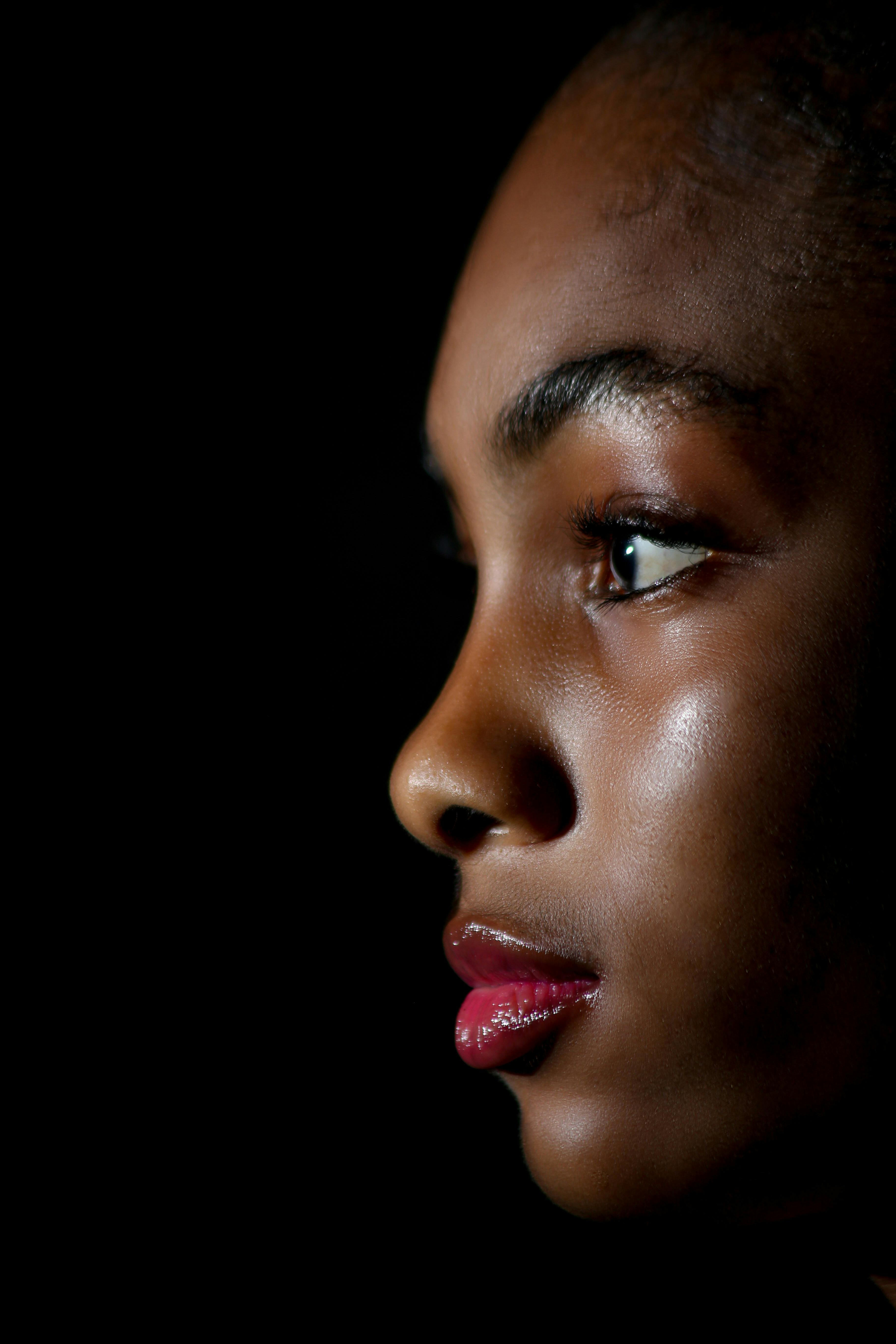 Close-Up Shot of a Woman · Free Stock Photo