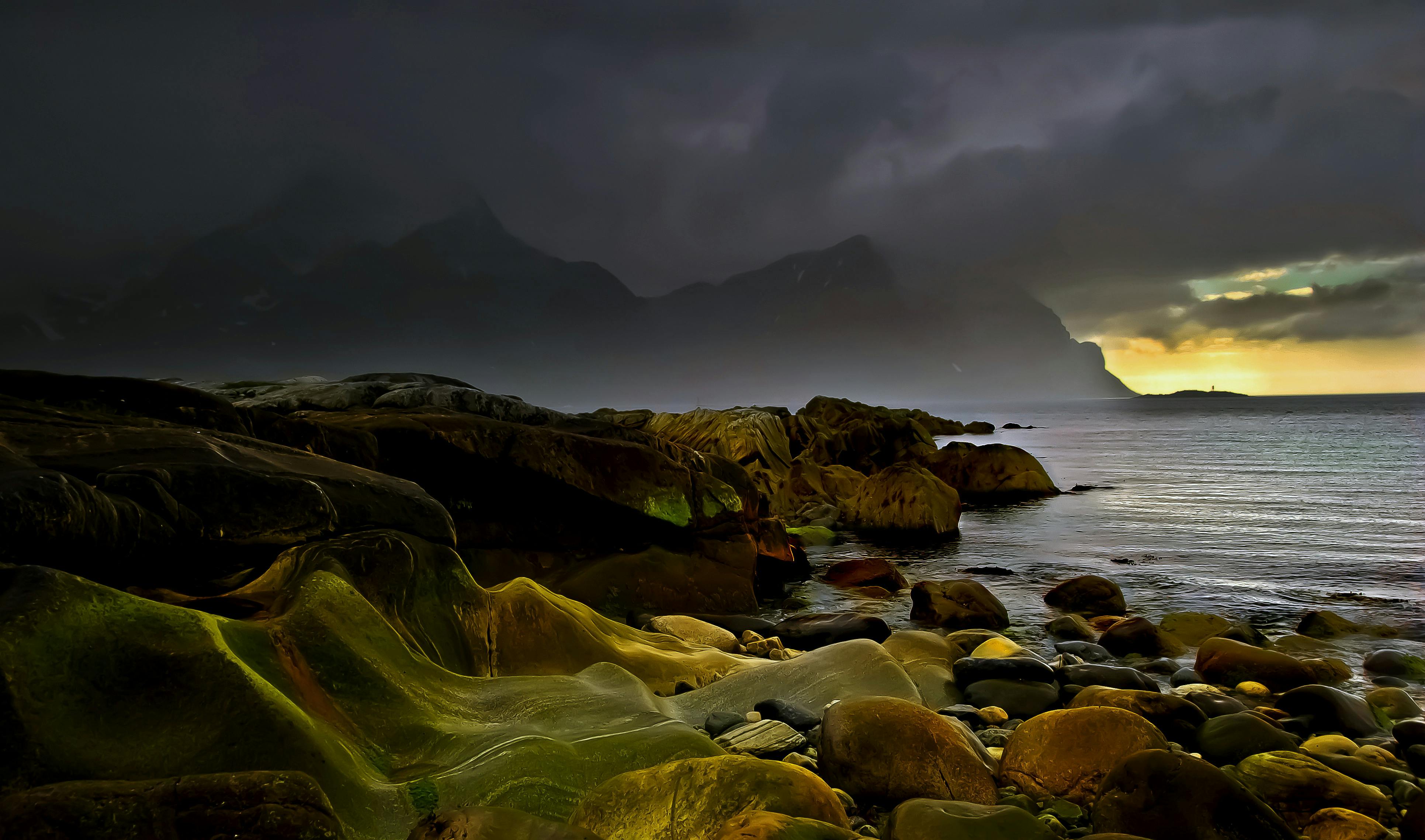 Ocean Flooding on Rocky Coast · Free Stock Photo