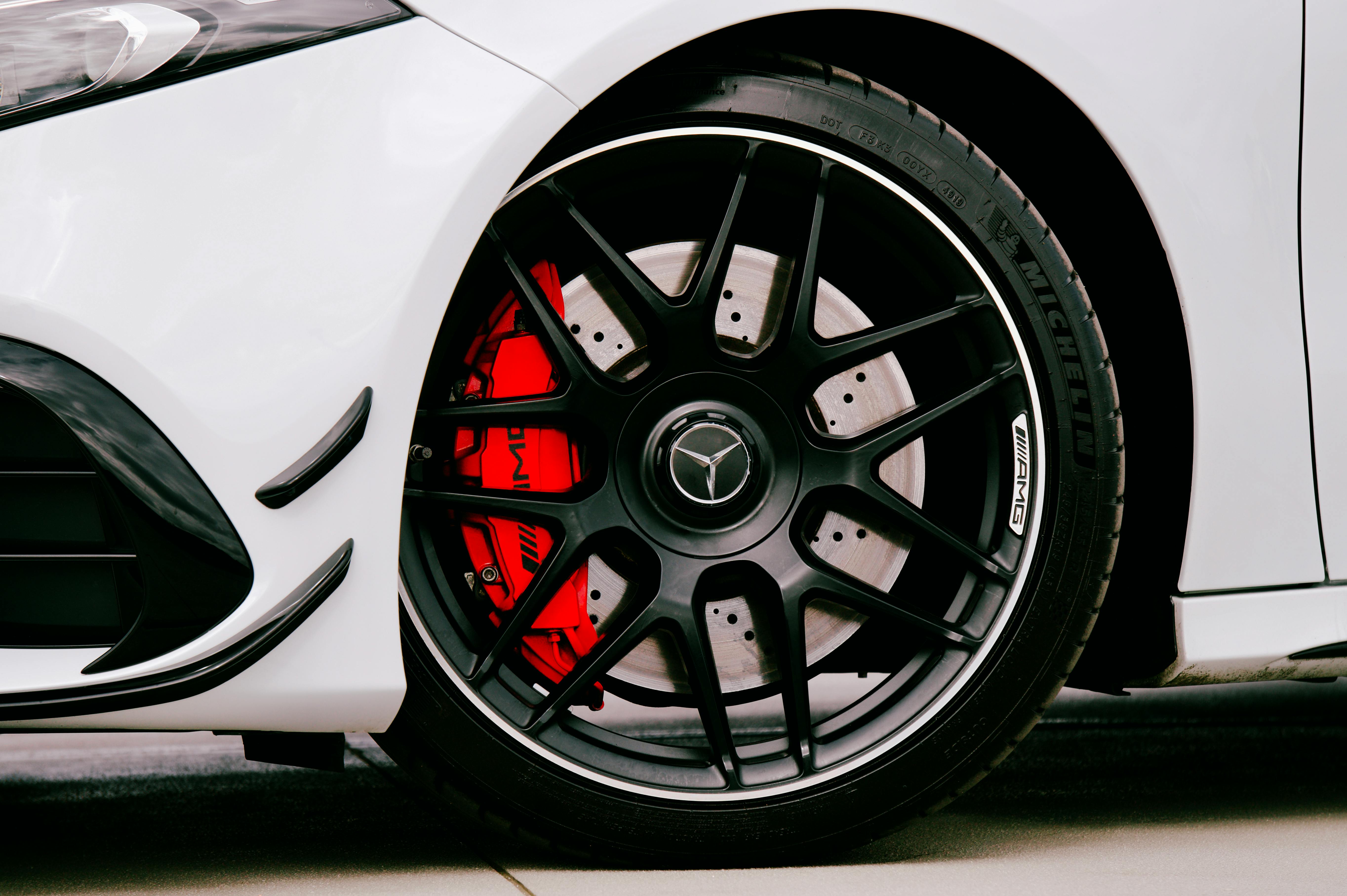 Close Up Shot of Tire Mag Wheels · Free Stock Photo