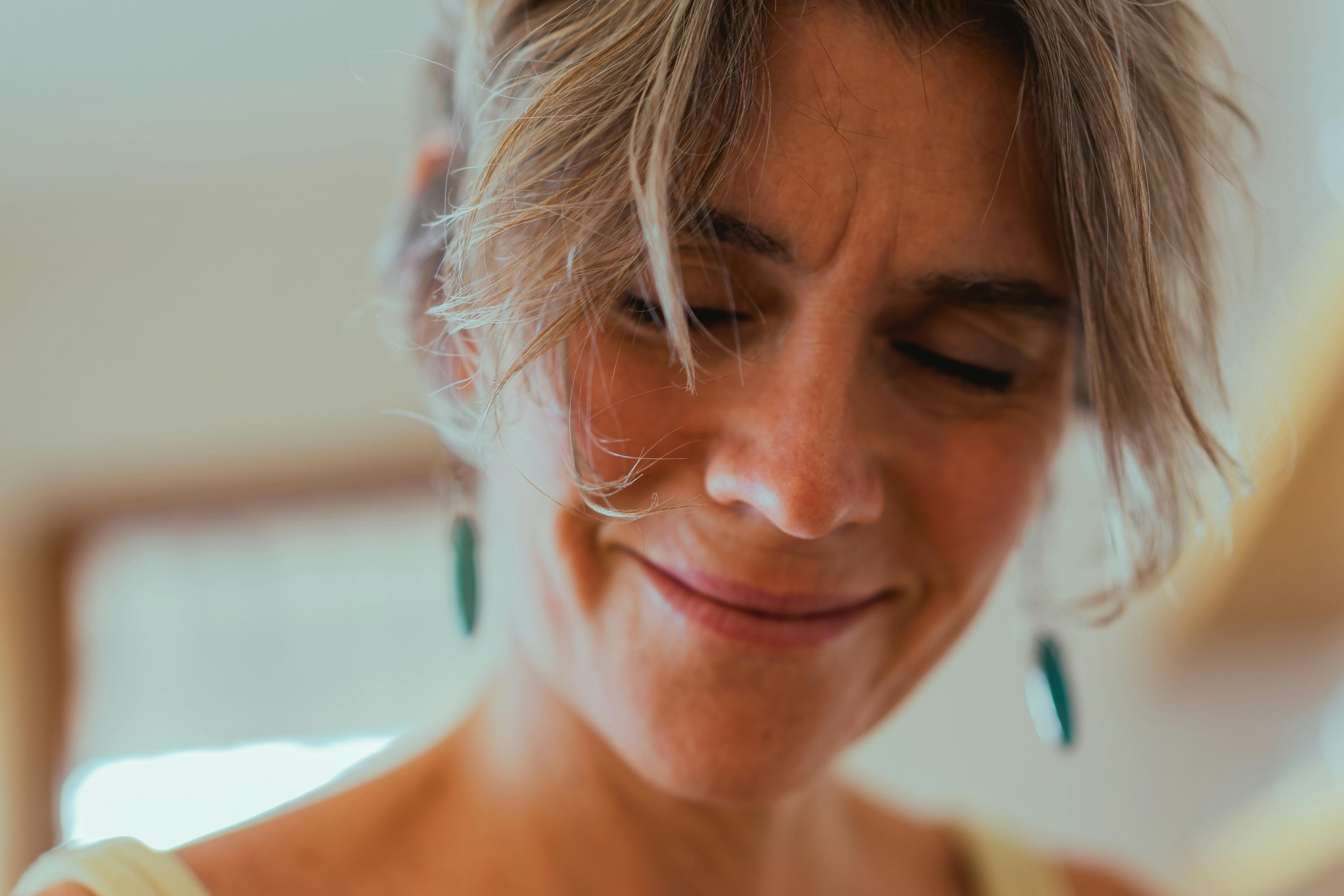 Middle Aged Women Headshots Smiling Photos, Download The BEST Free ...