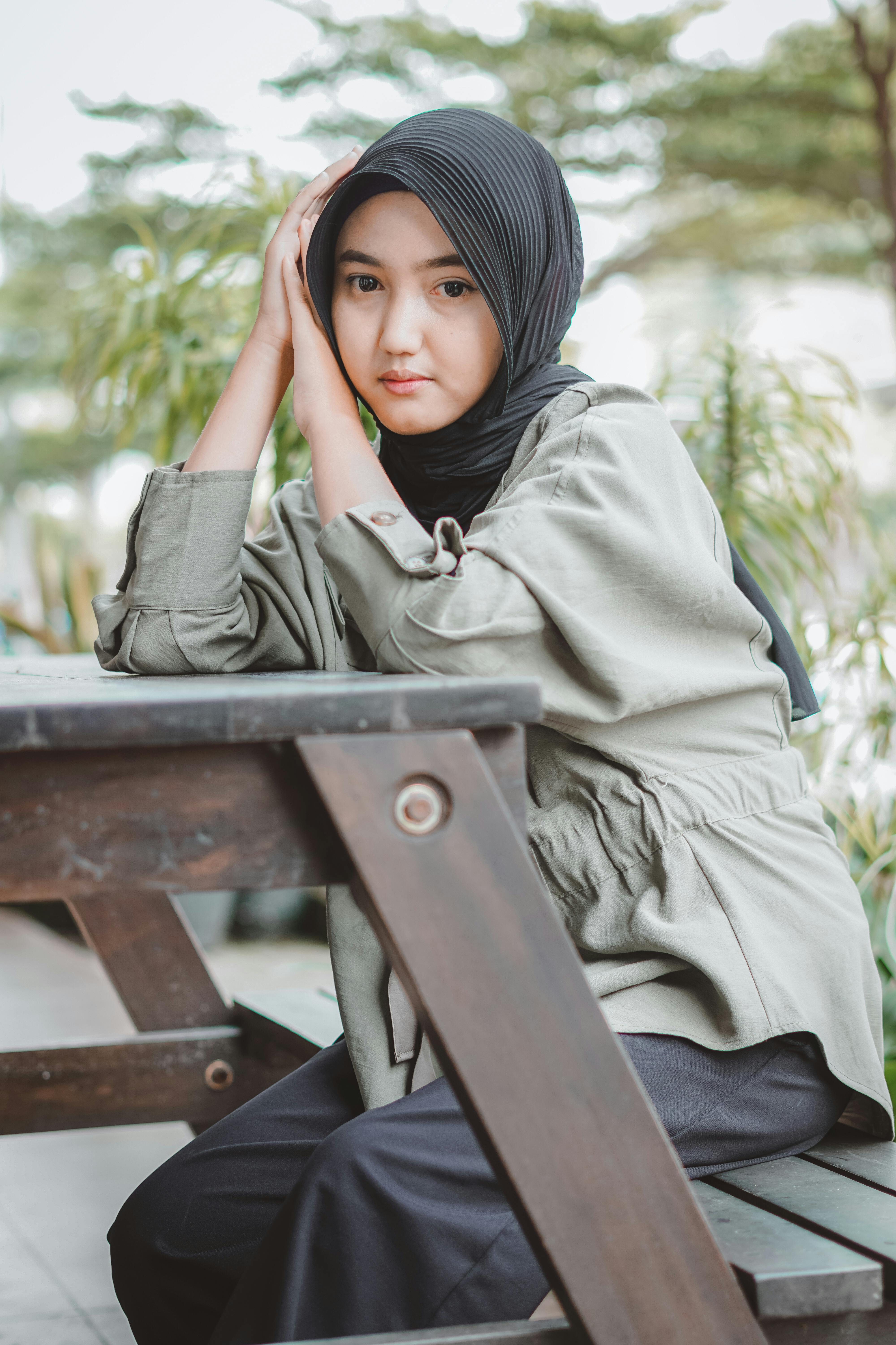 Hijab Girl Posing Photos, Download The BEST Free Hijab Girl Posing ...
