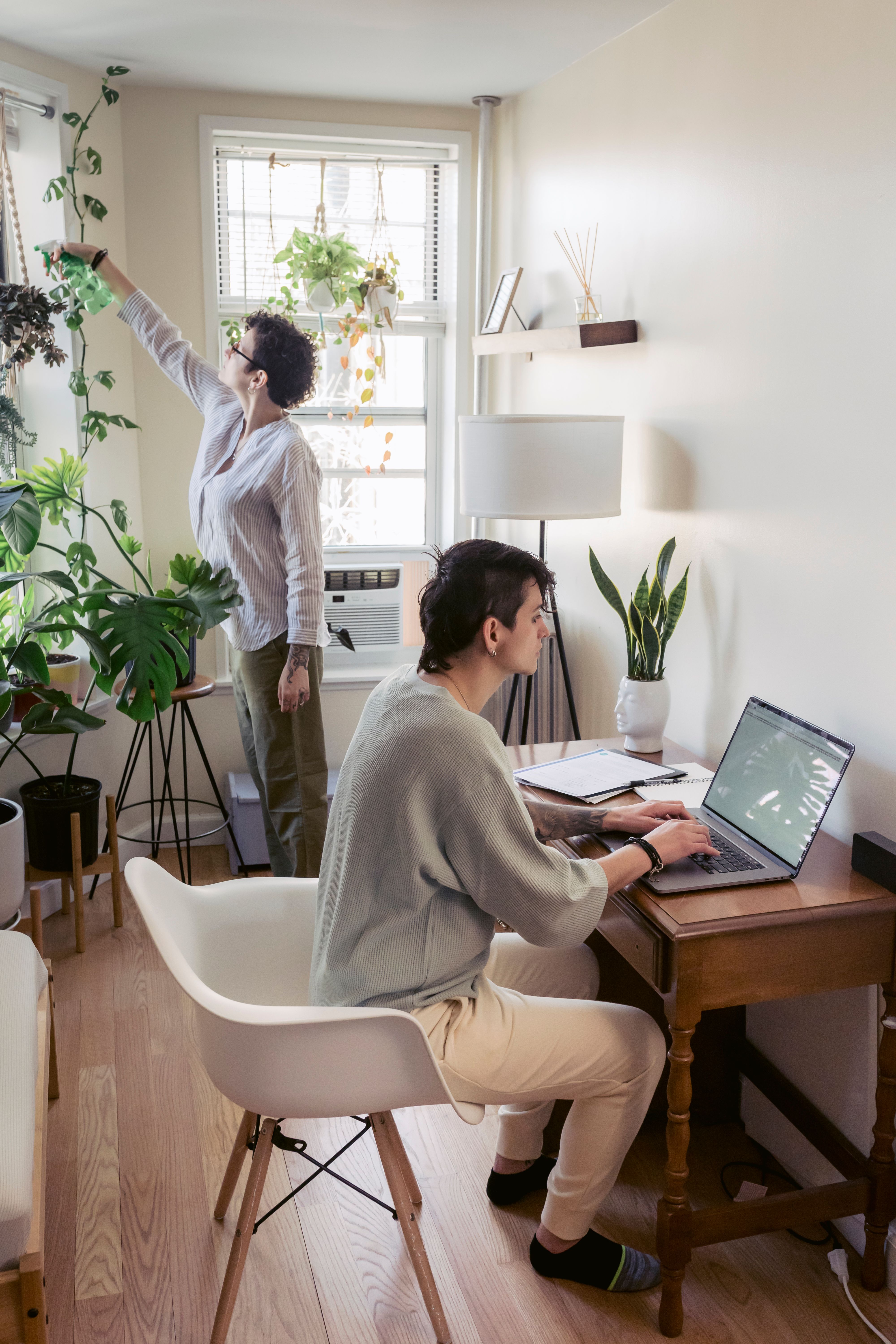 Two People in a Room · Free Stock Photo