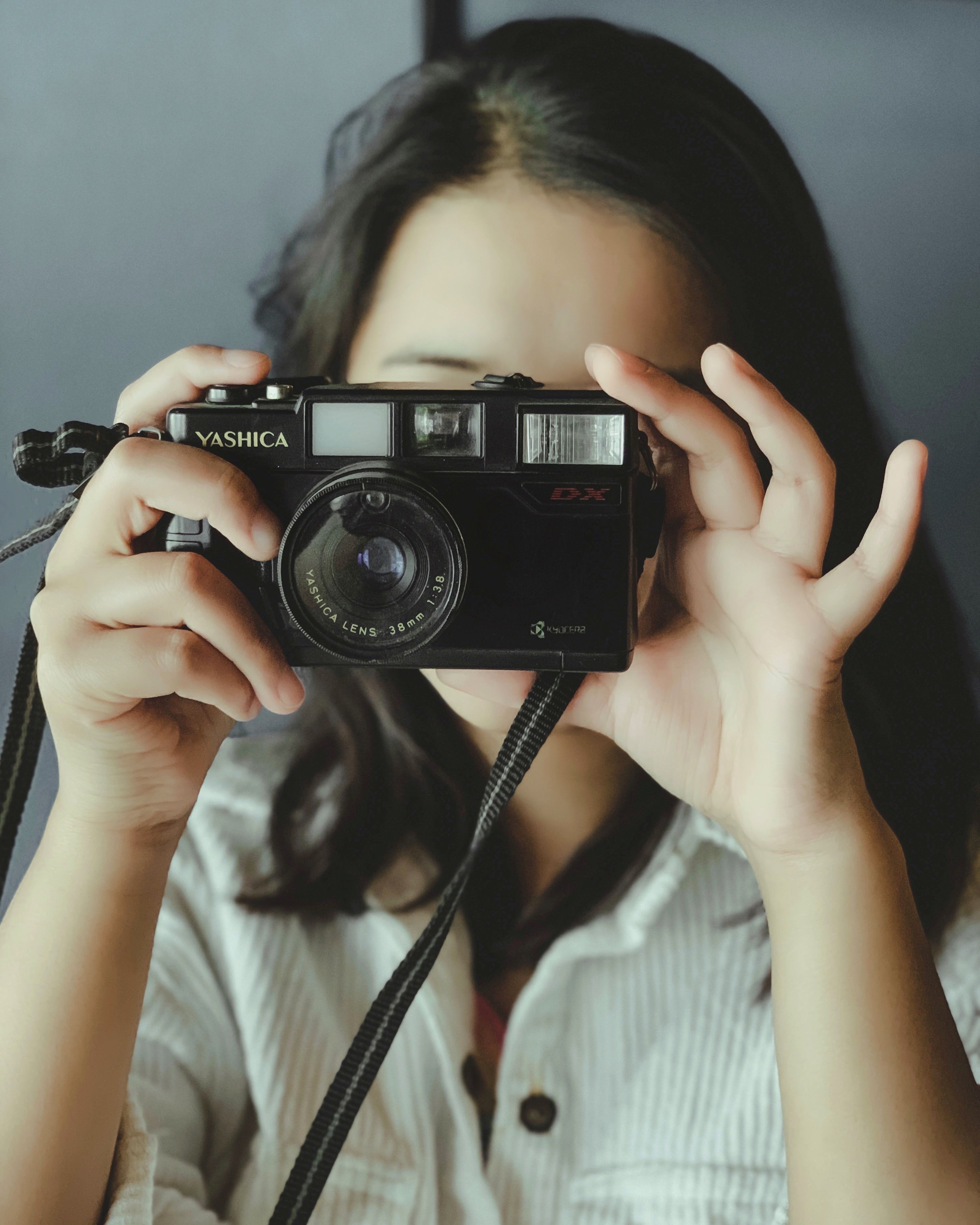 Blakc Camera on White Textile · Free Stock Photo