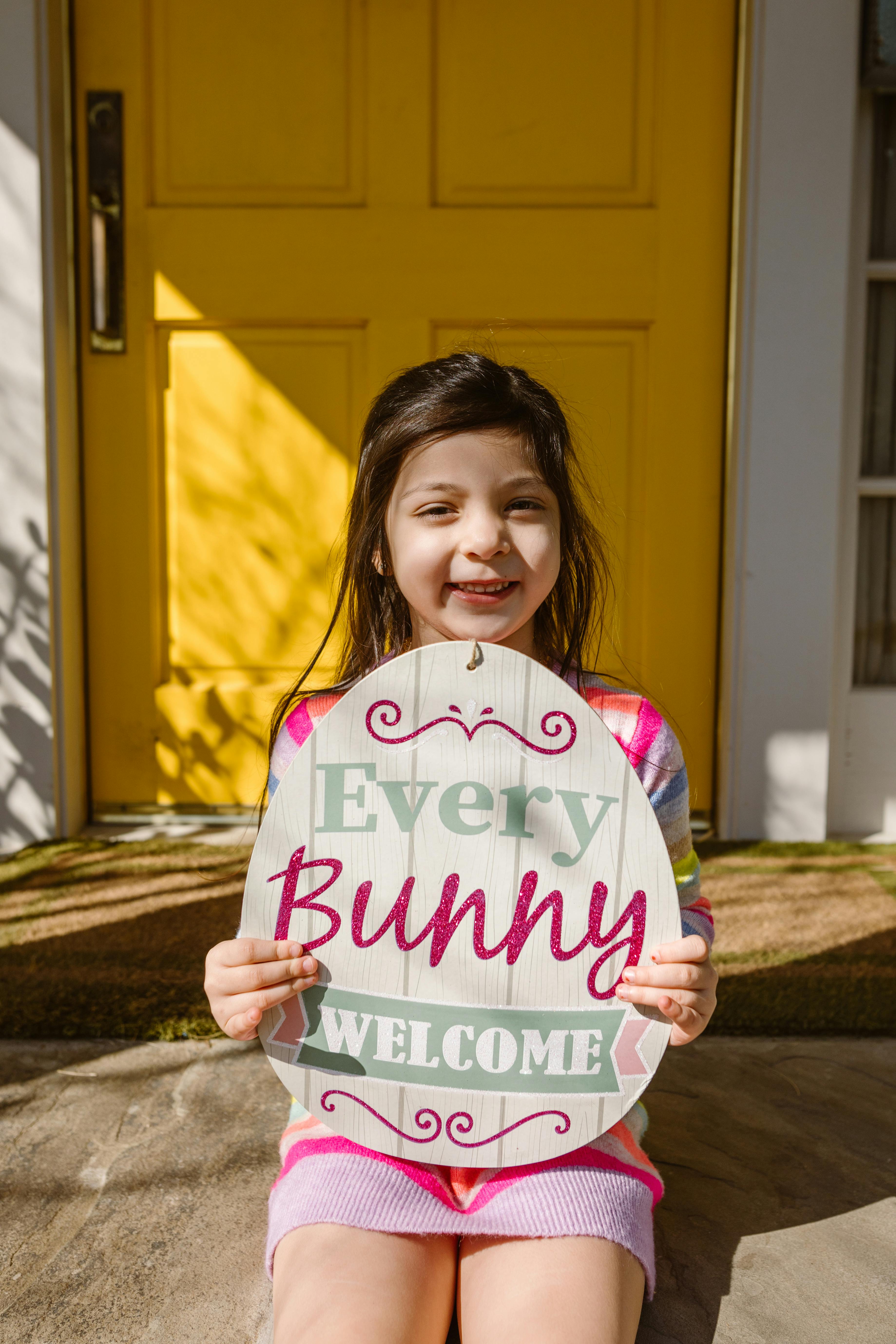 Girl Holding a Welcome Sign · Free Stock Photo