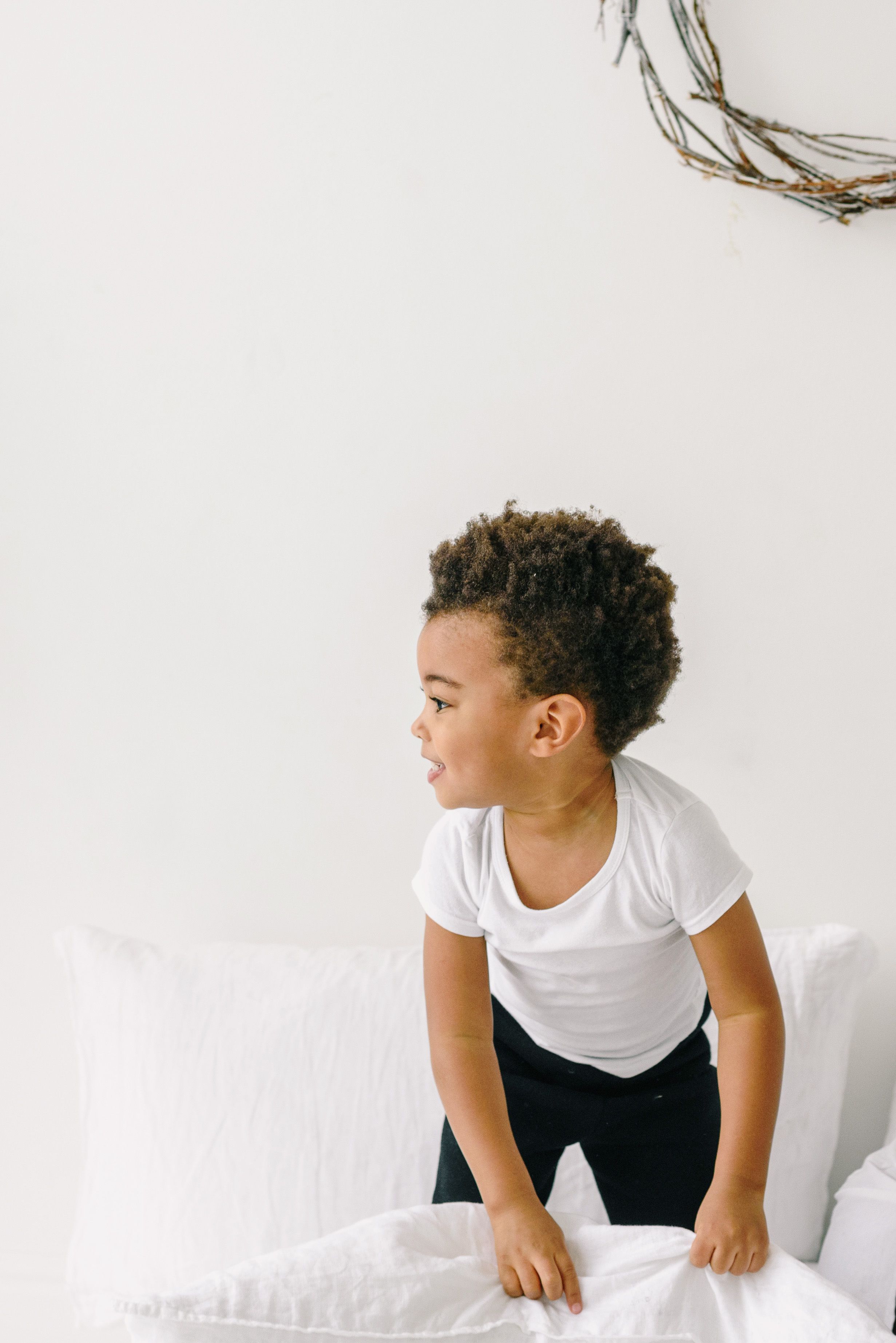 Children Standing and Sitting near Building Wall · Free Stock Photo