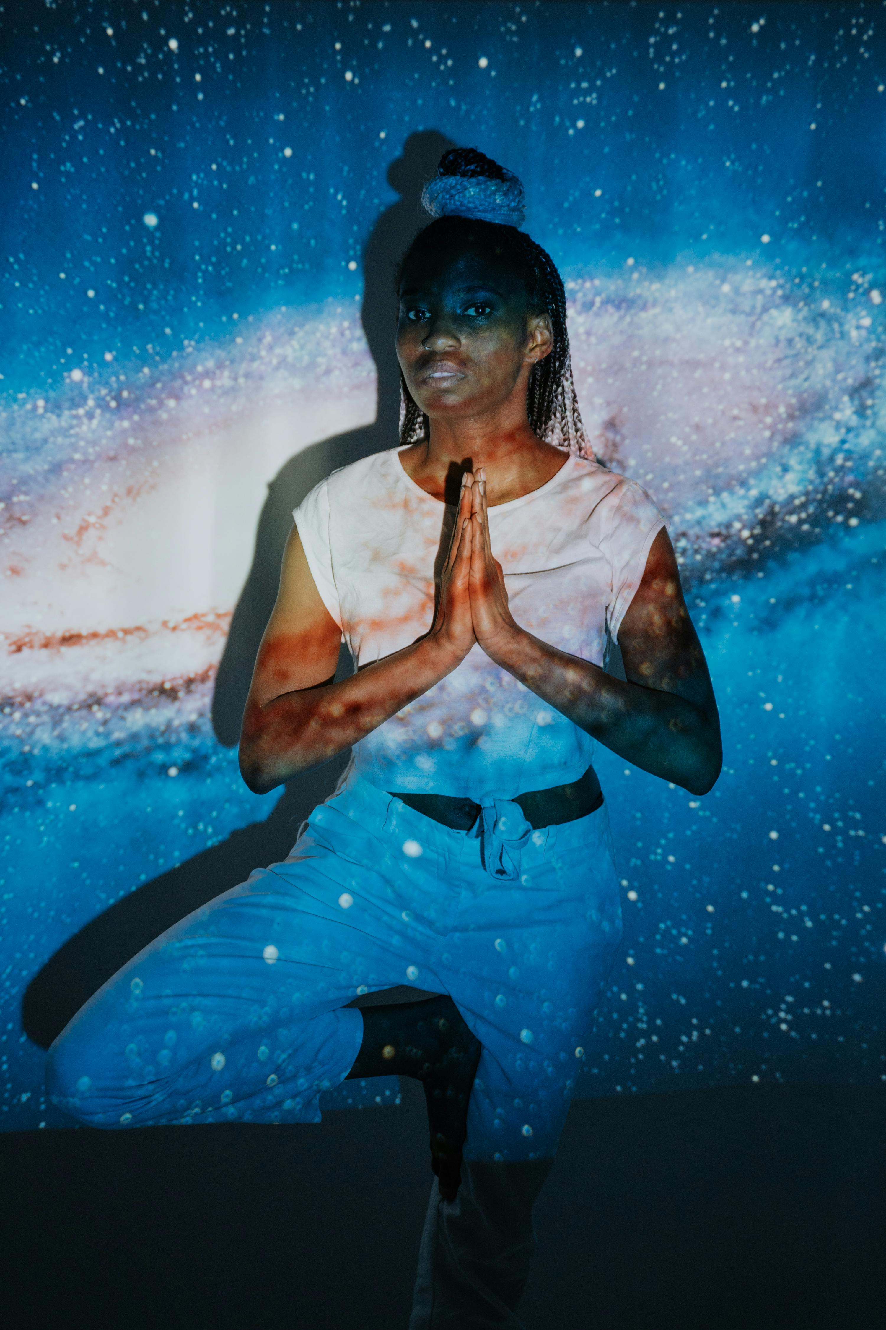 A Model Balancing Photos, Download The BEST Free A Model Balancing ...