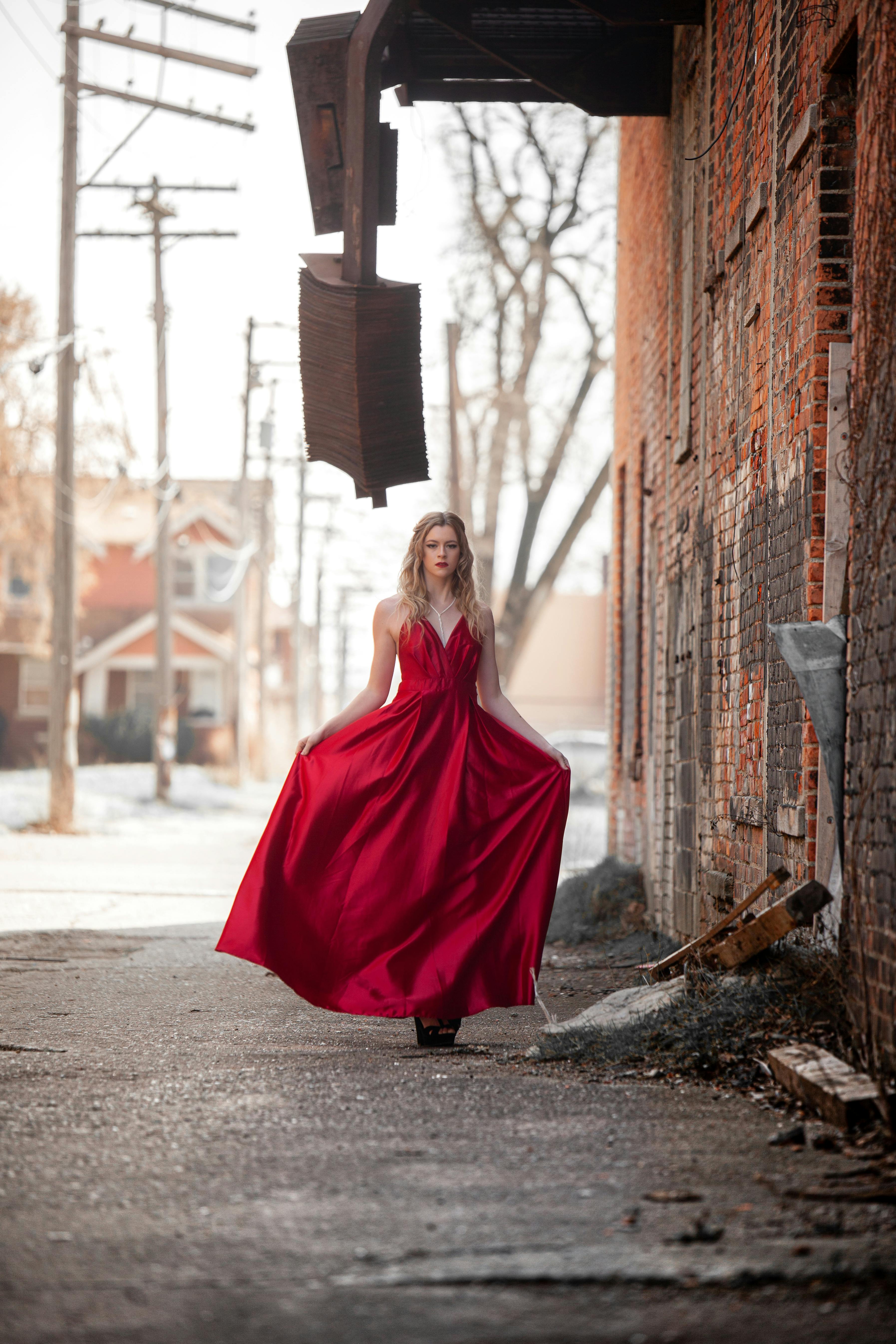 Bold Lady Walking On Streets Photos, Download The BEST Free Bold Lady ...