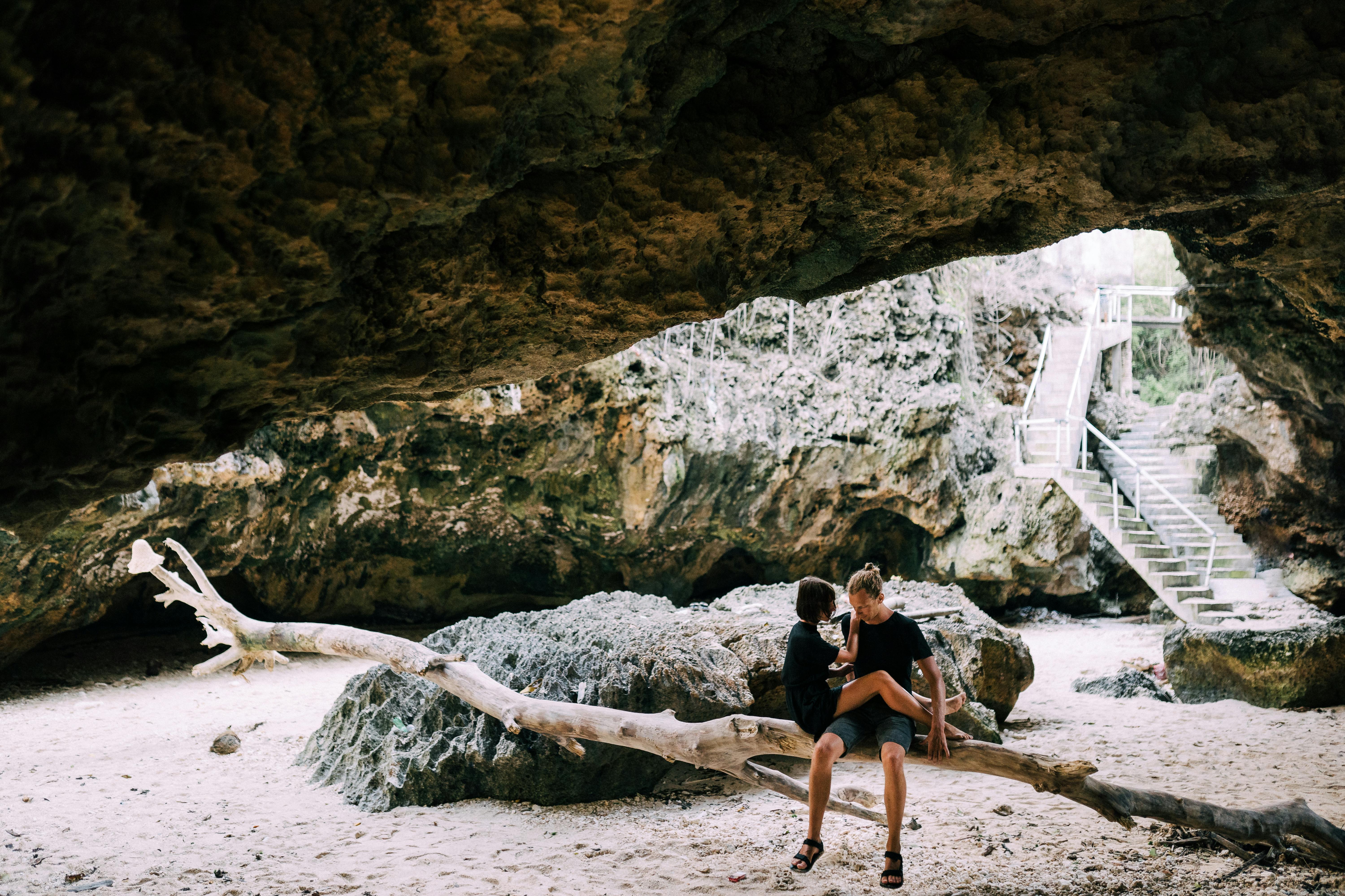 Romantic Couple in the Cave · Free Stock Photo
