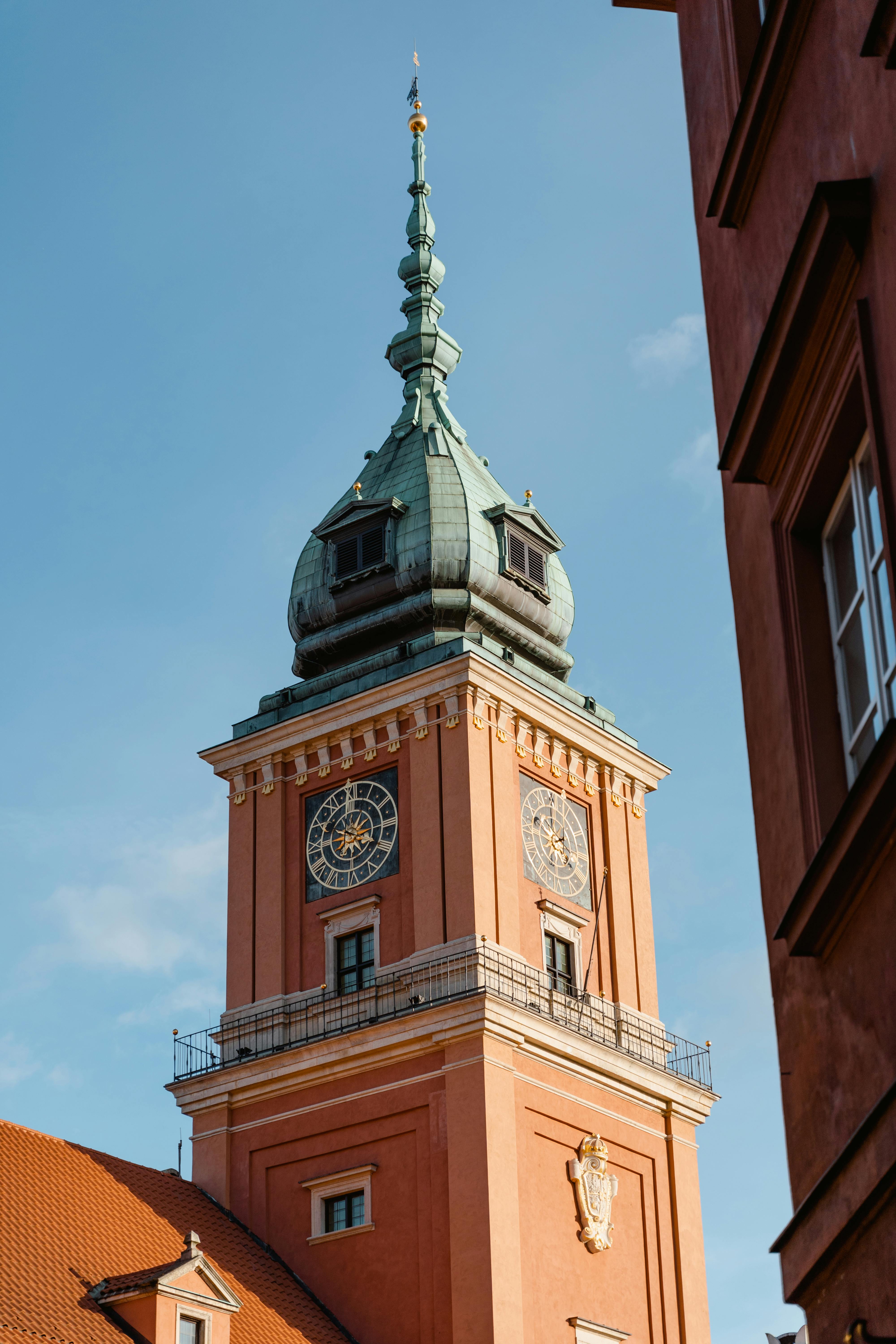 Building With Clock Tower · Free Stock Photo