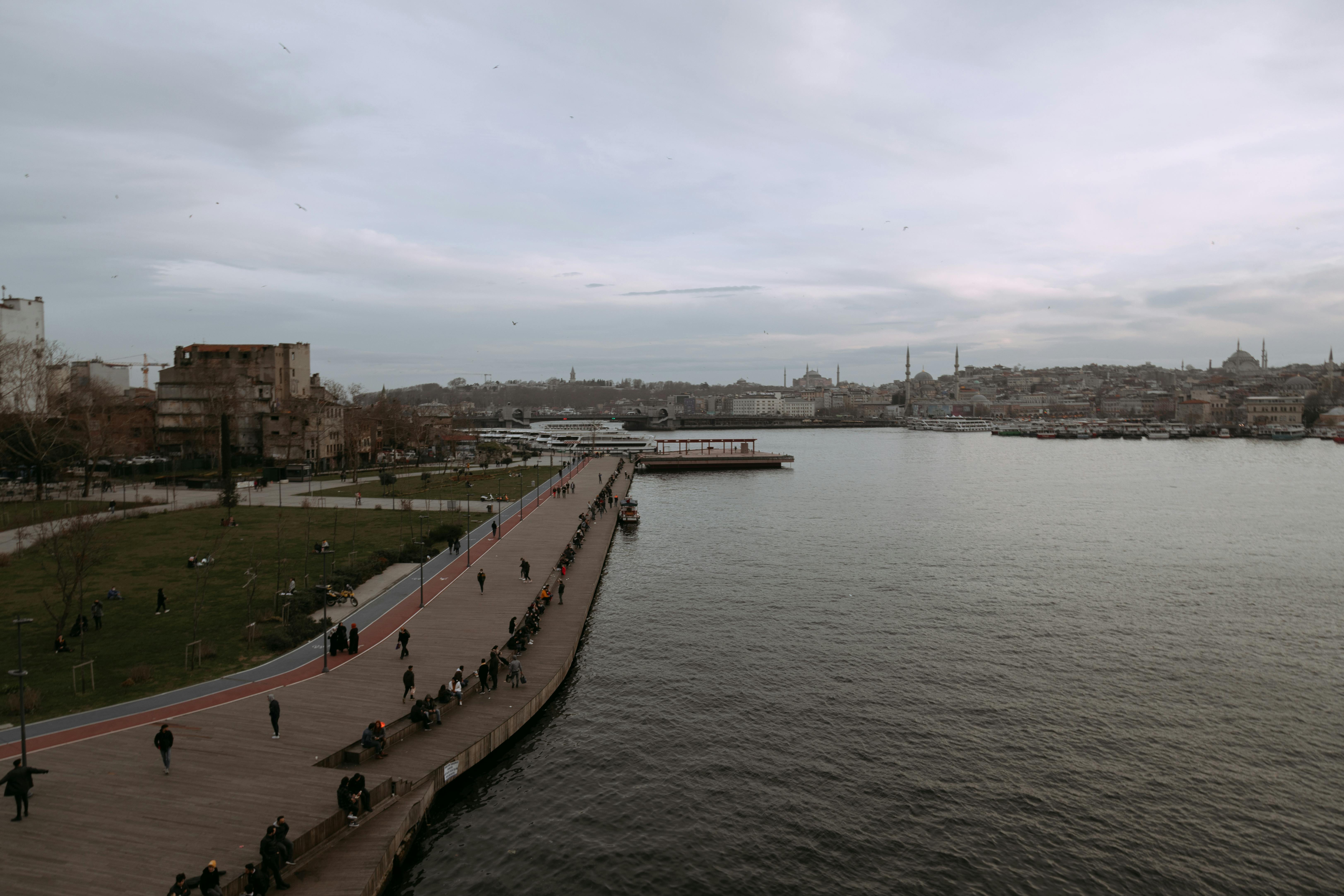 Corner Tenement in Istanbul · Free Stock Photo