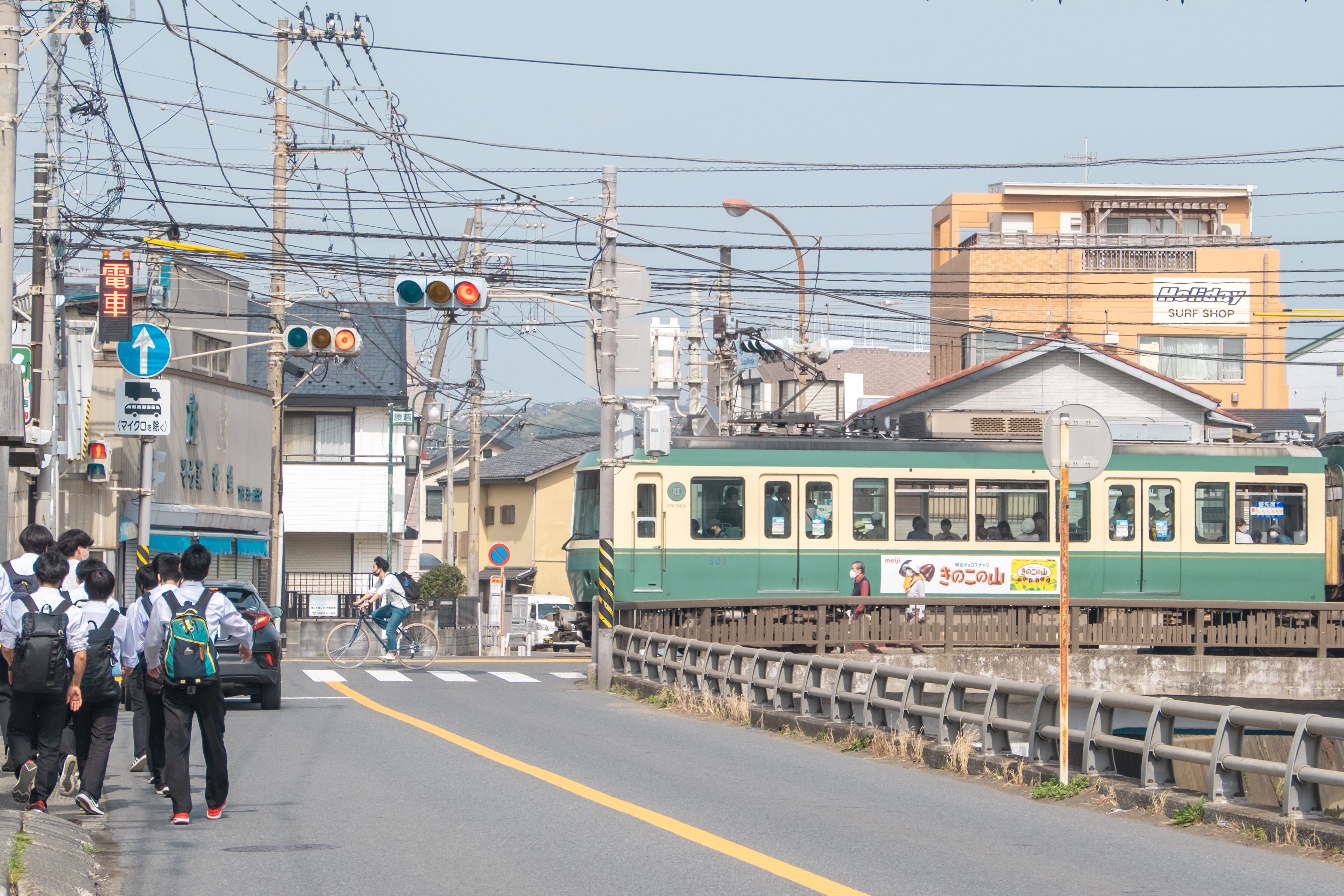 Train in City in the Evening · Free Stock Photo