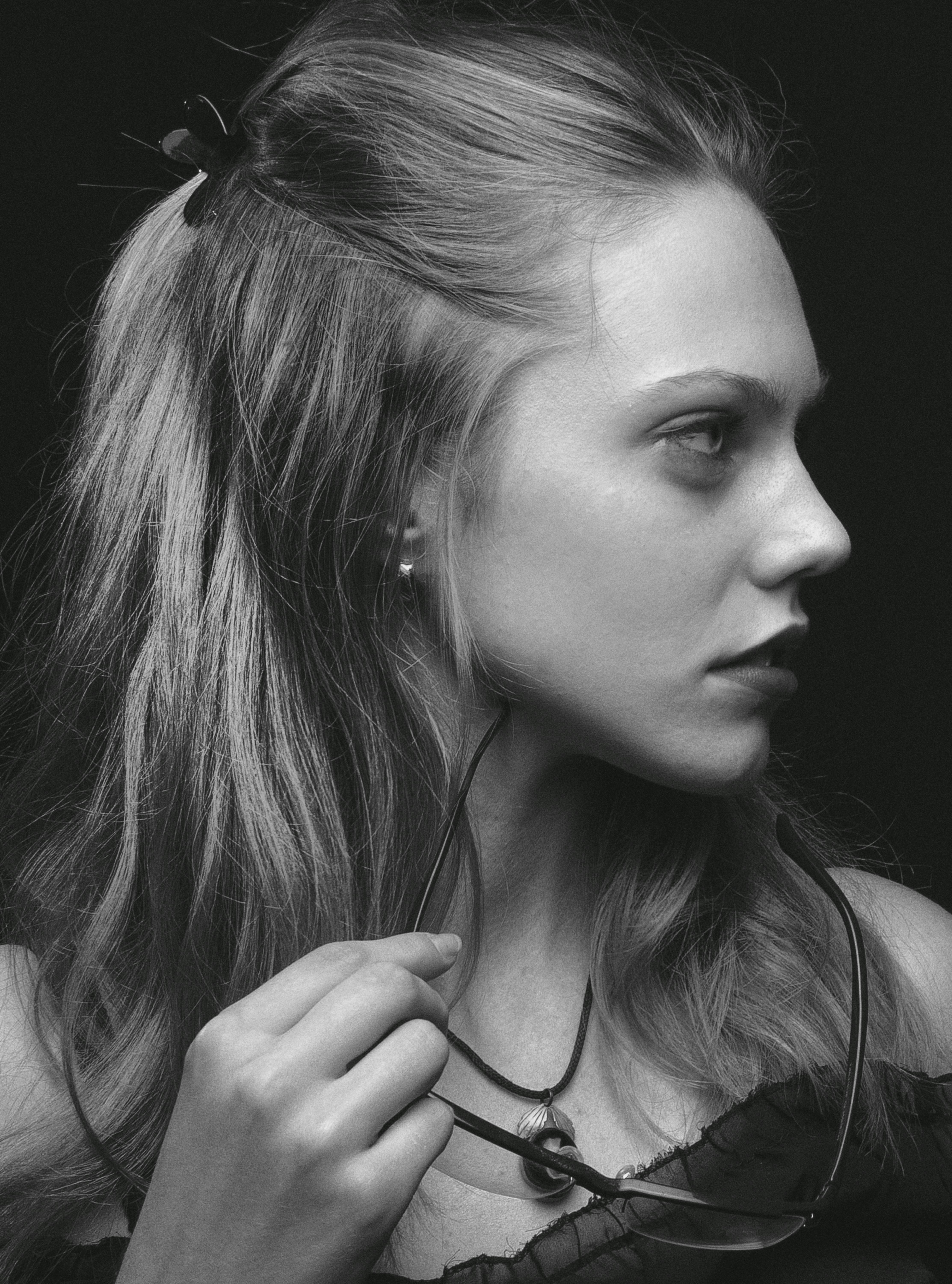 Side View Photography of a Beautiful Woman · Free Stock Photo