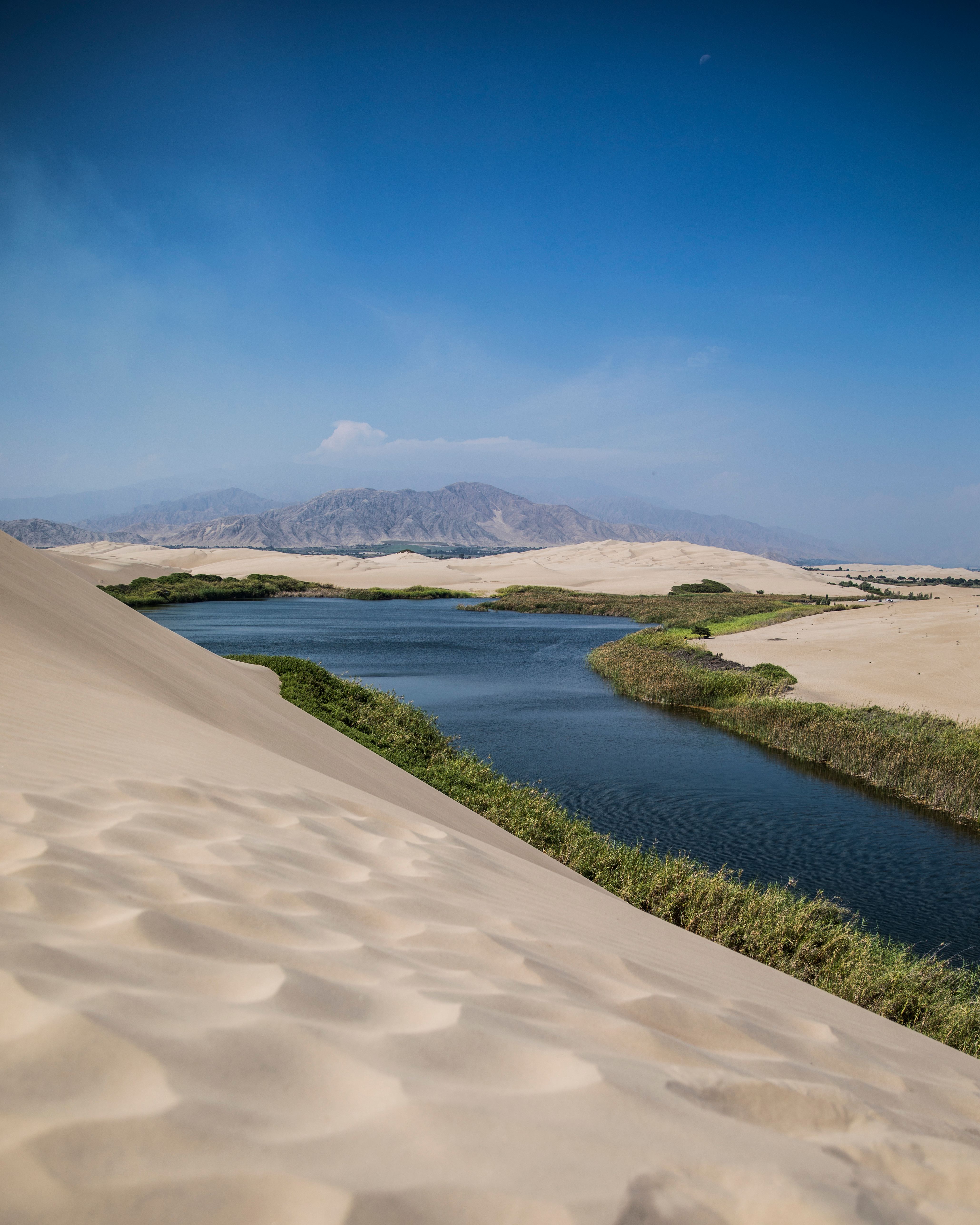 A Lake between the Desert · Free Stock Photo