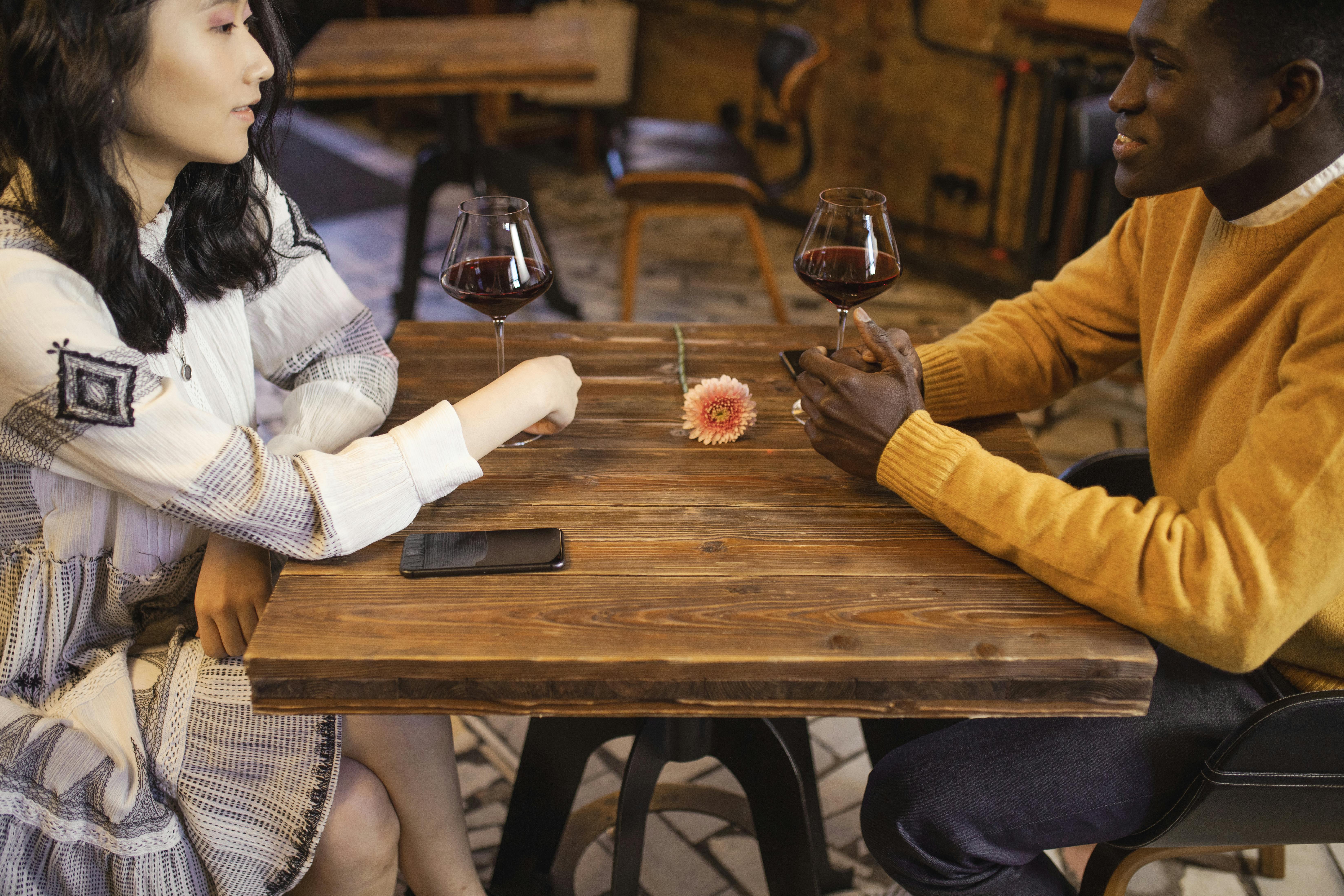 Two People meeting for the First Time in a Cafe · Free Stock Photo