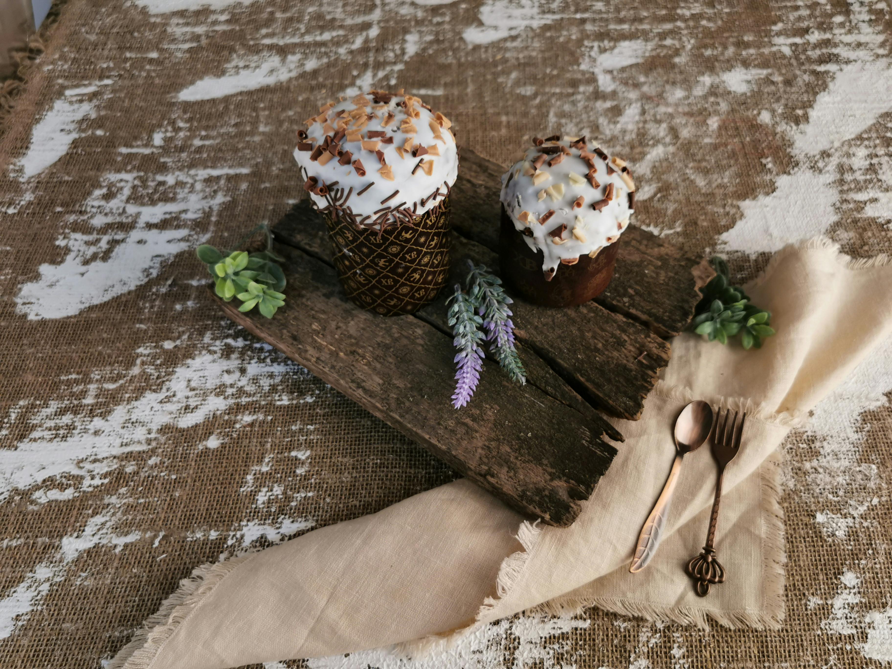 A Top View of a Cake Dusted with Powdered Sugar · Free Stock Photo