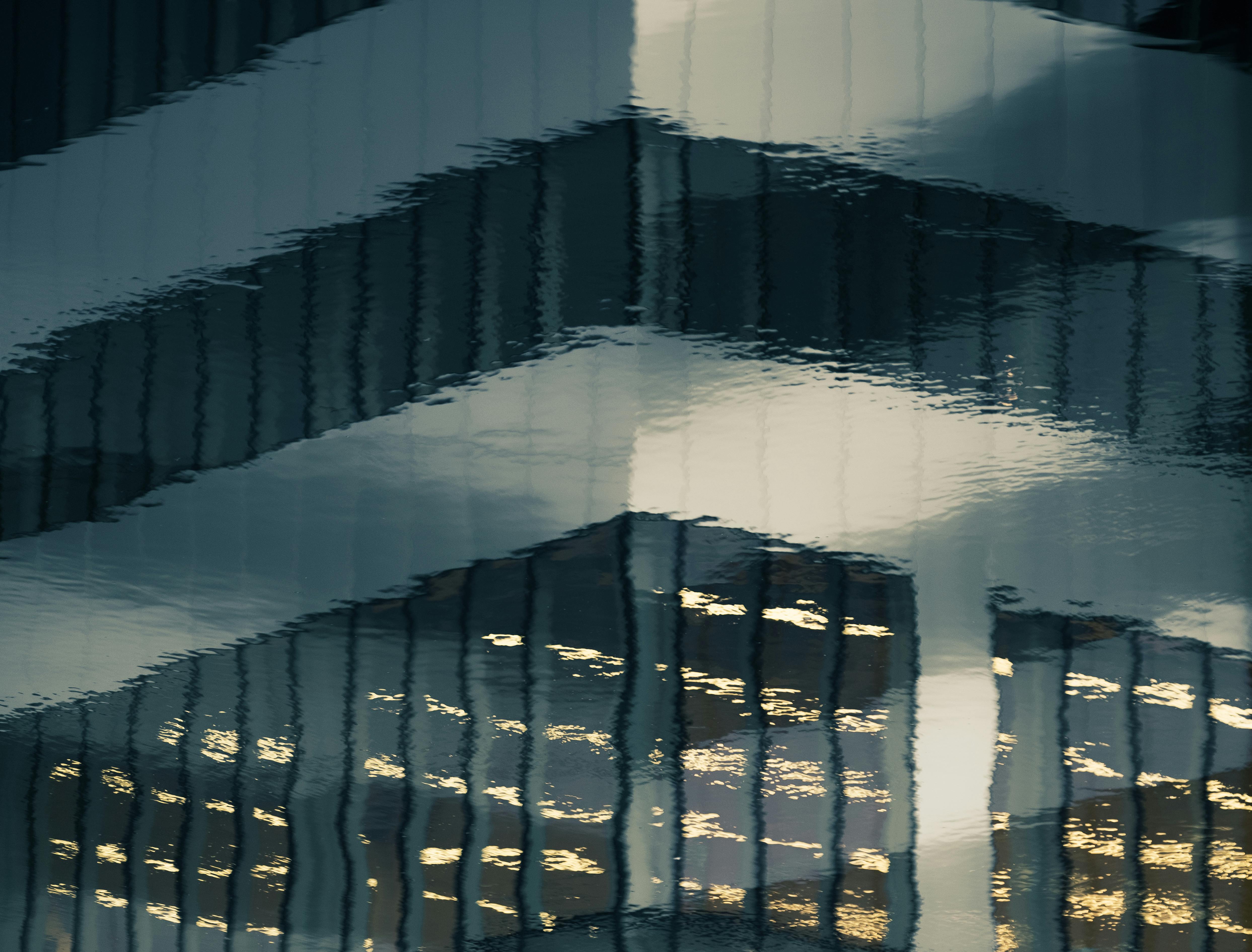 Building Reflection in Water · Free Stock Photo