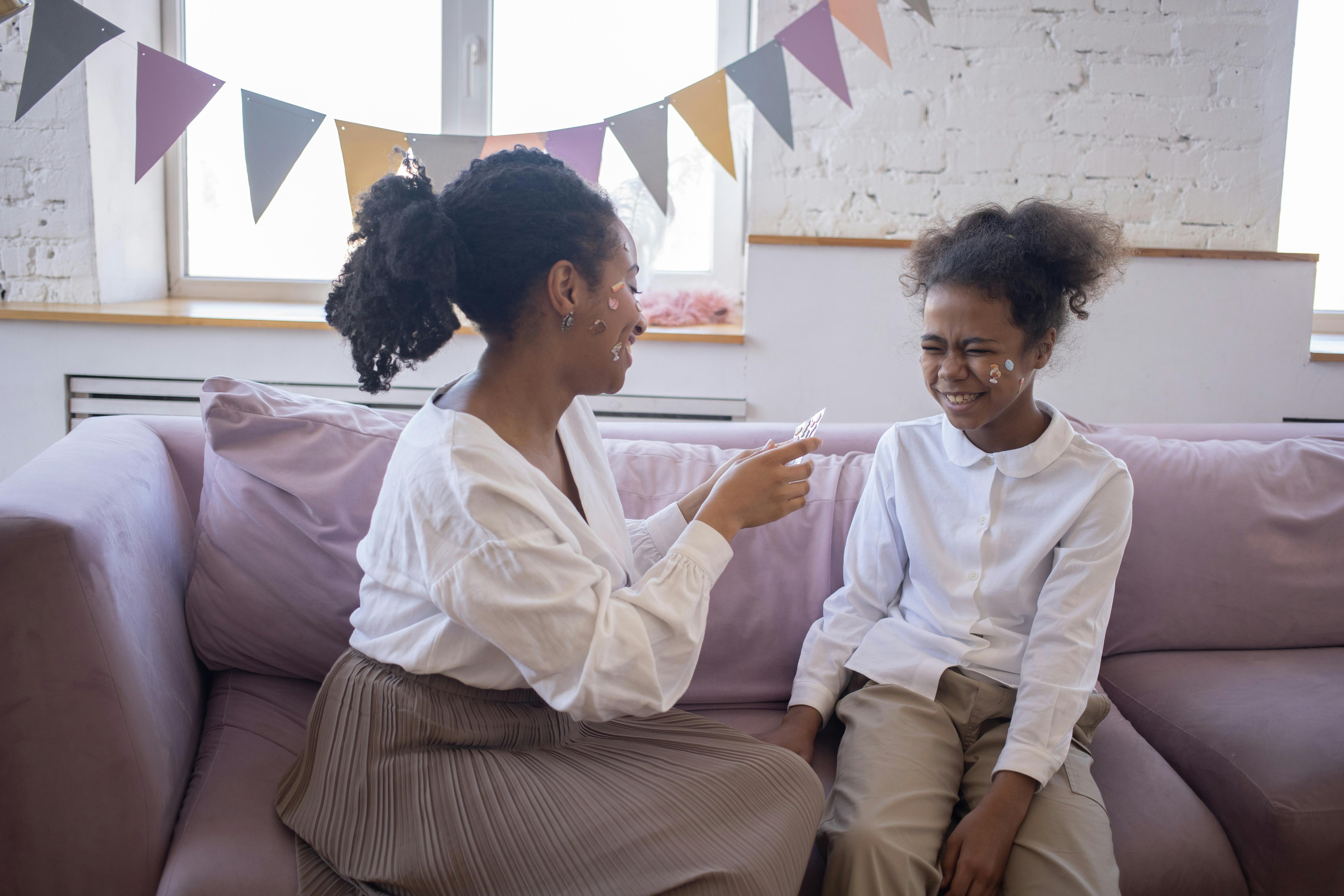 Putting Sticker Photos, Download The BEST Free Putting Sticker Stock ...