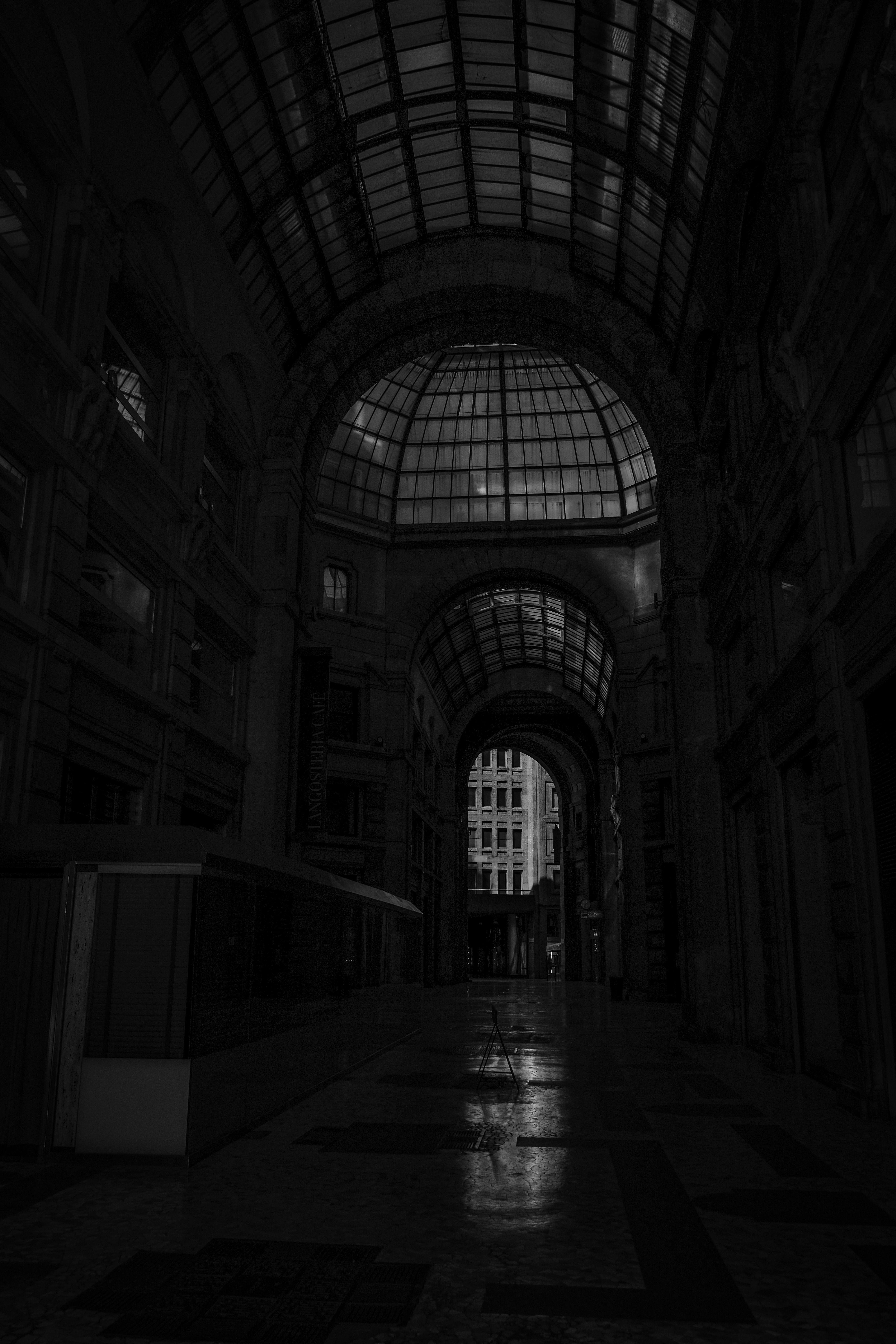 Modern building passageway with arched windows · Free Stock Photo