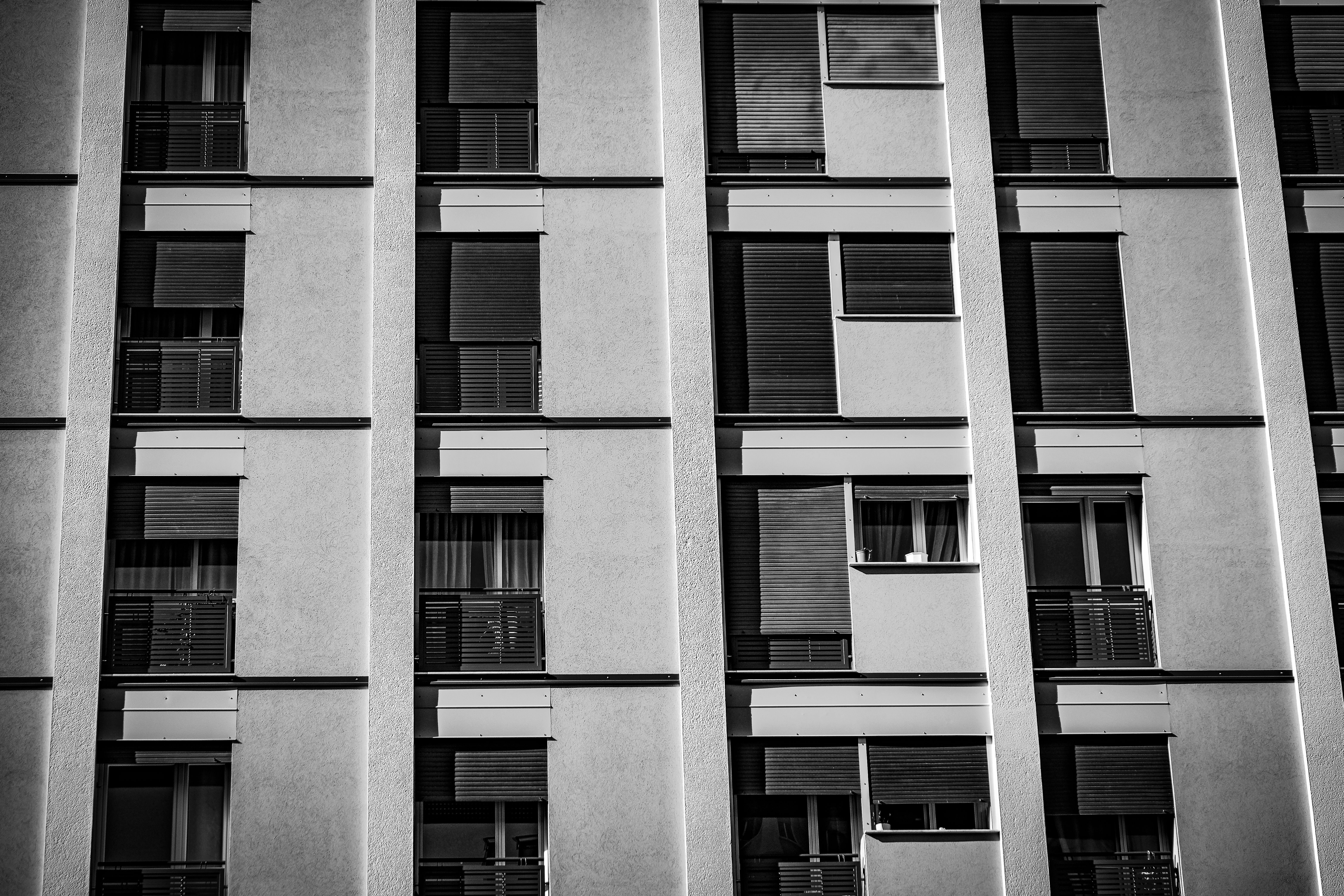 Grayscale Photo of a Concrete Building · Free Stock Photo