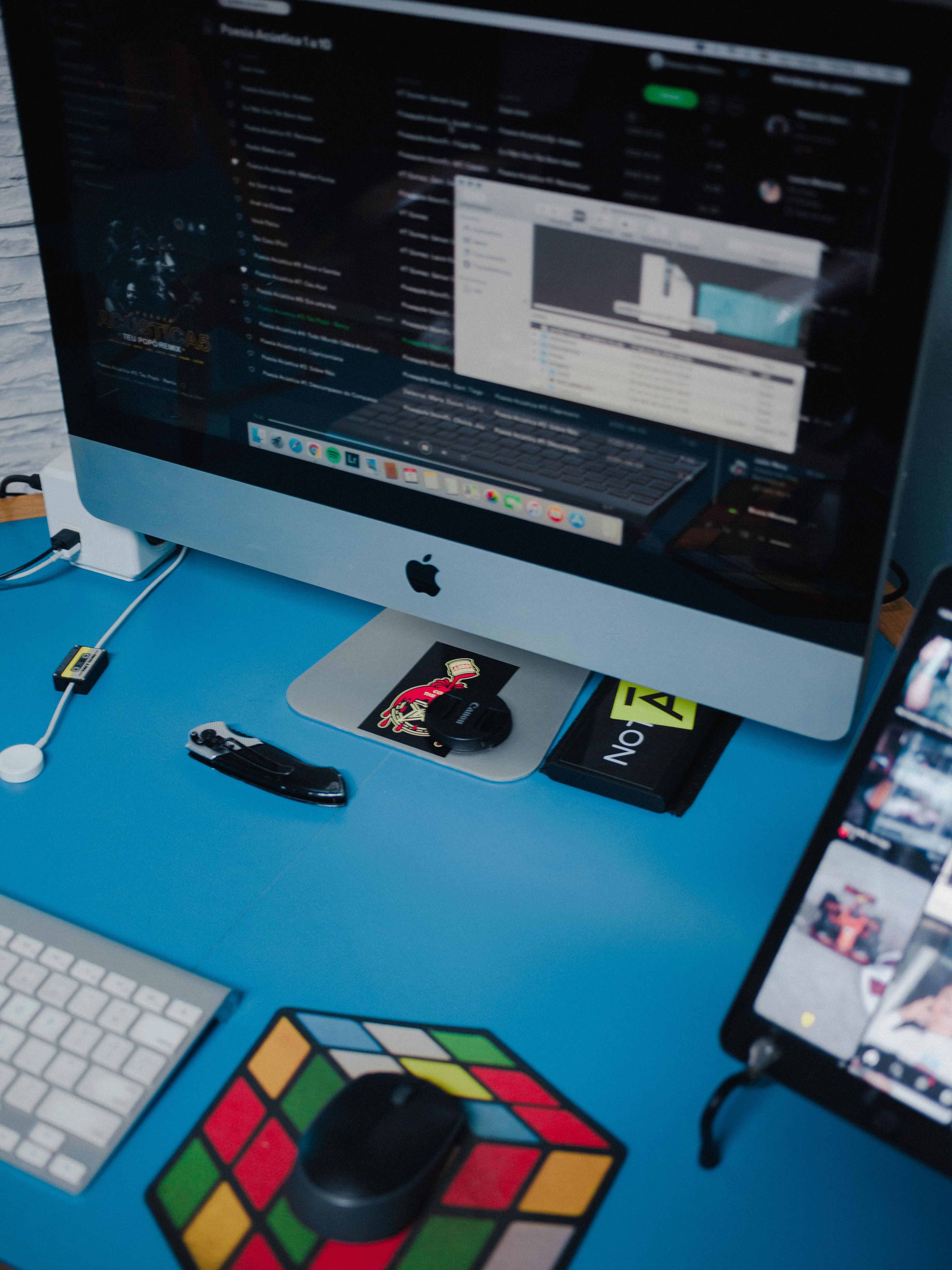 Close-Up Shot of an iMac · Free Stock Photo