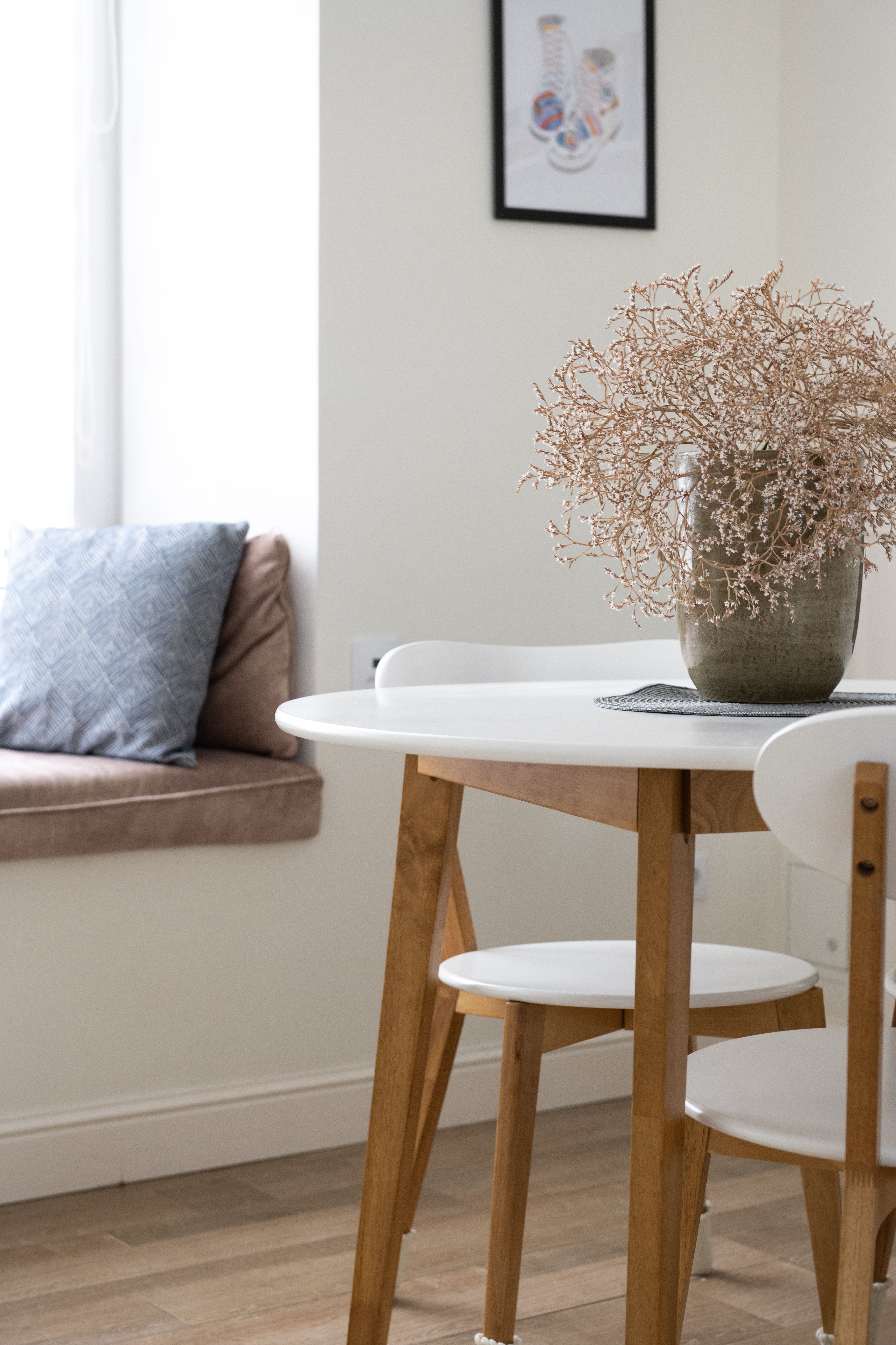 Estatic White Table Photos, Download The BEST Free Estatic White Table ...